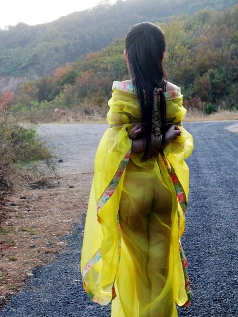 Yellow Dress Scrolller