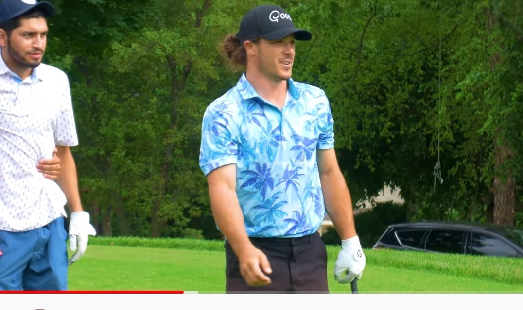 Yo who is getting a good feel of Steve like that? | Scrolller