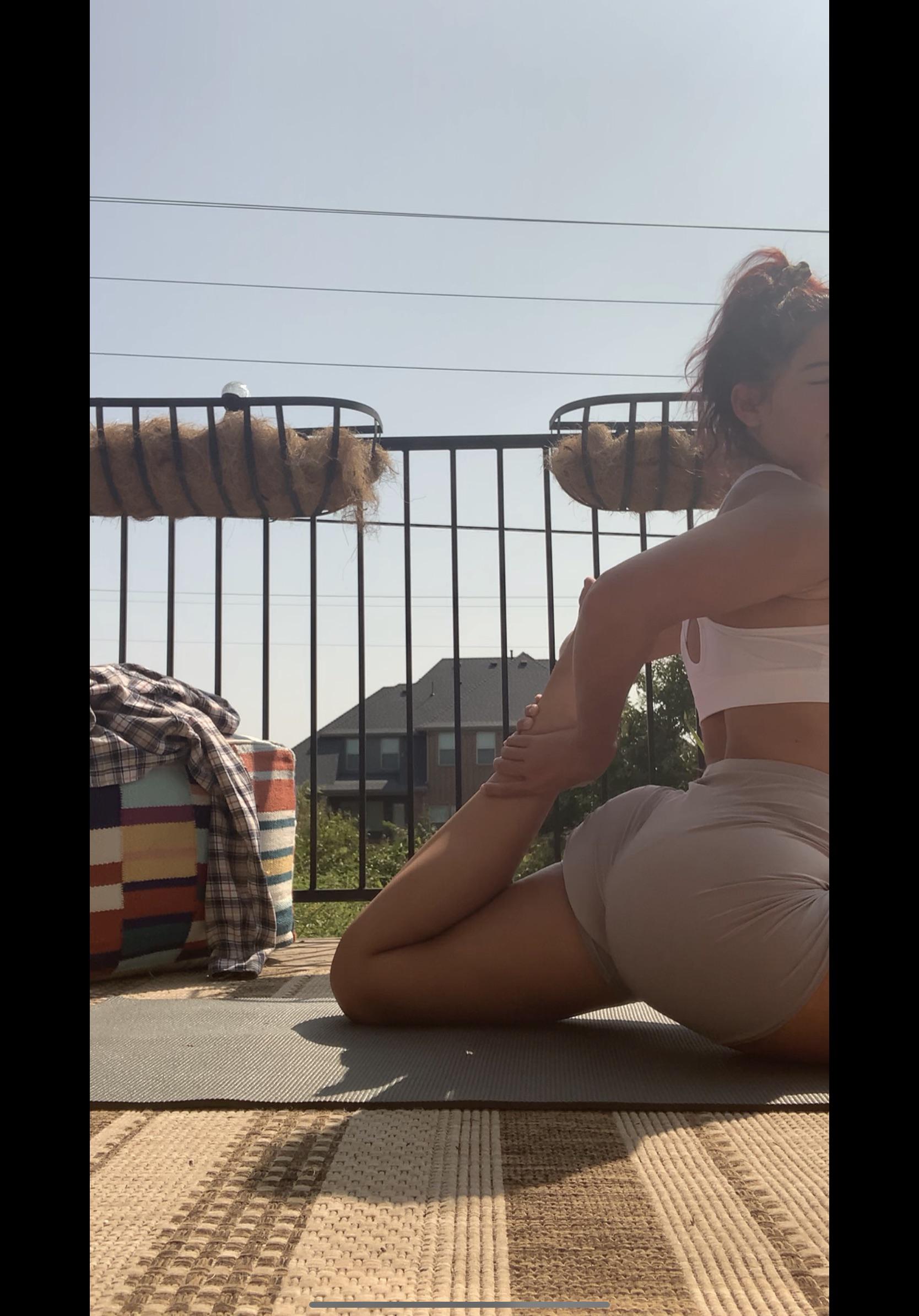 Yoga BUNny | Scrolller