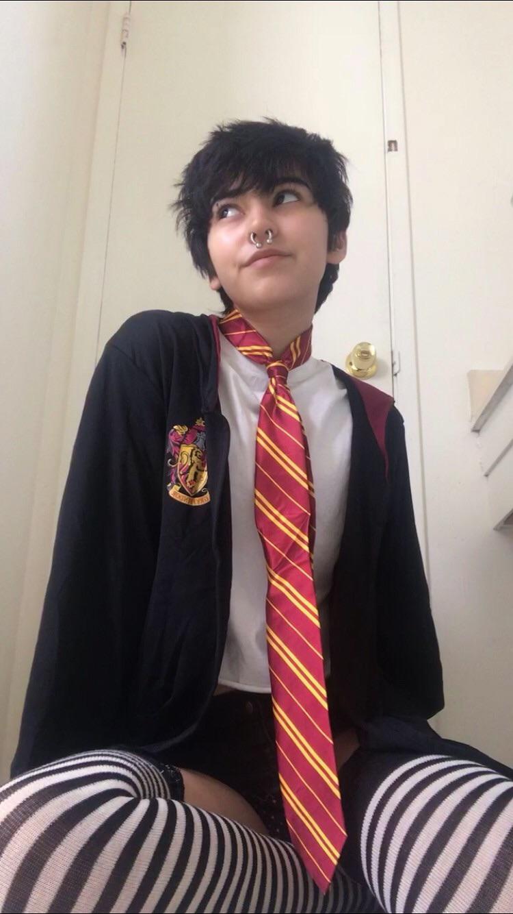 yoo, femboy harry potter?😳 | Scrolller
