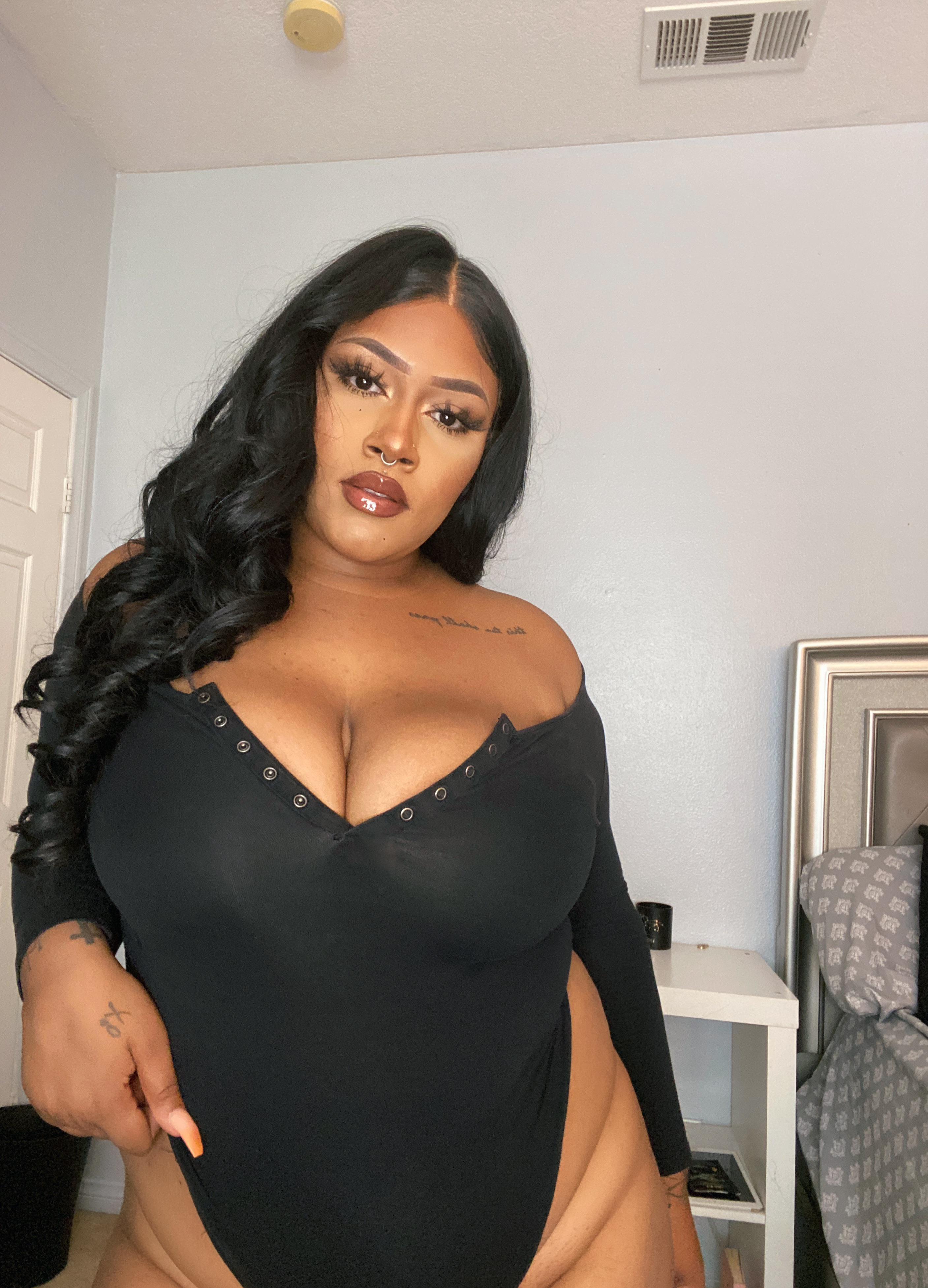 You’d give anything to worship a beautiful woman like me. Show me how truly weak you are ...