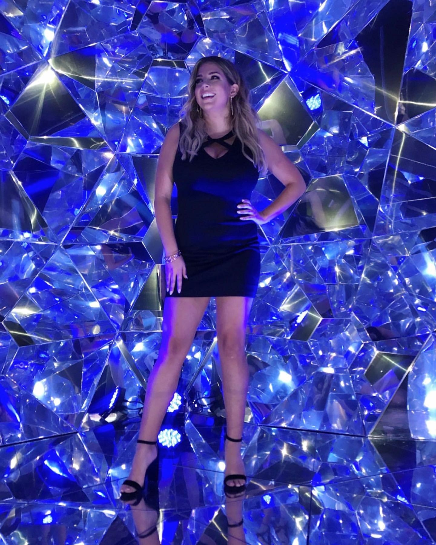 You get one night with Alex, anything goes; what's the plan ? | Scrolller