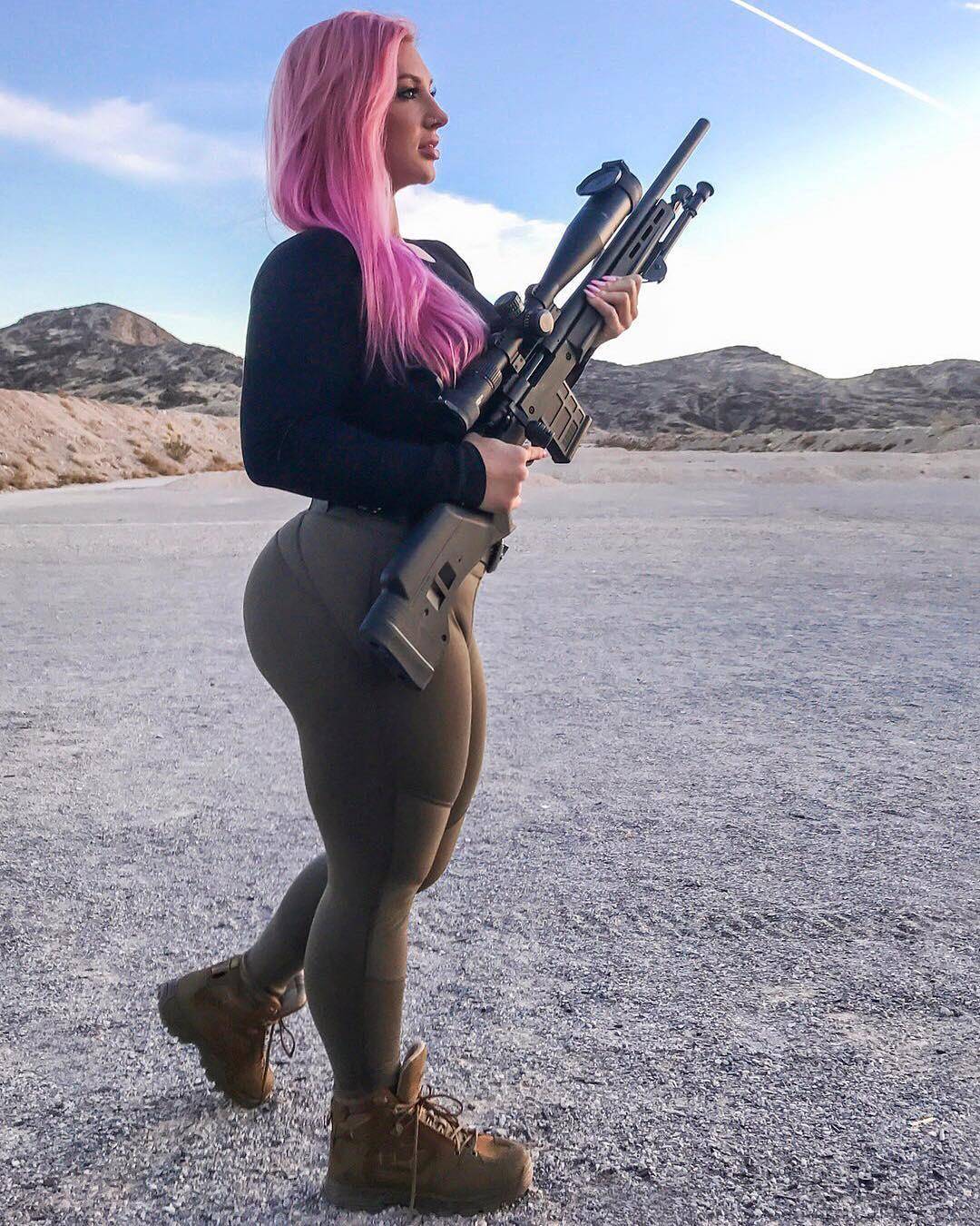 You like guns?! 🔫 | Scrolller