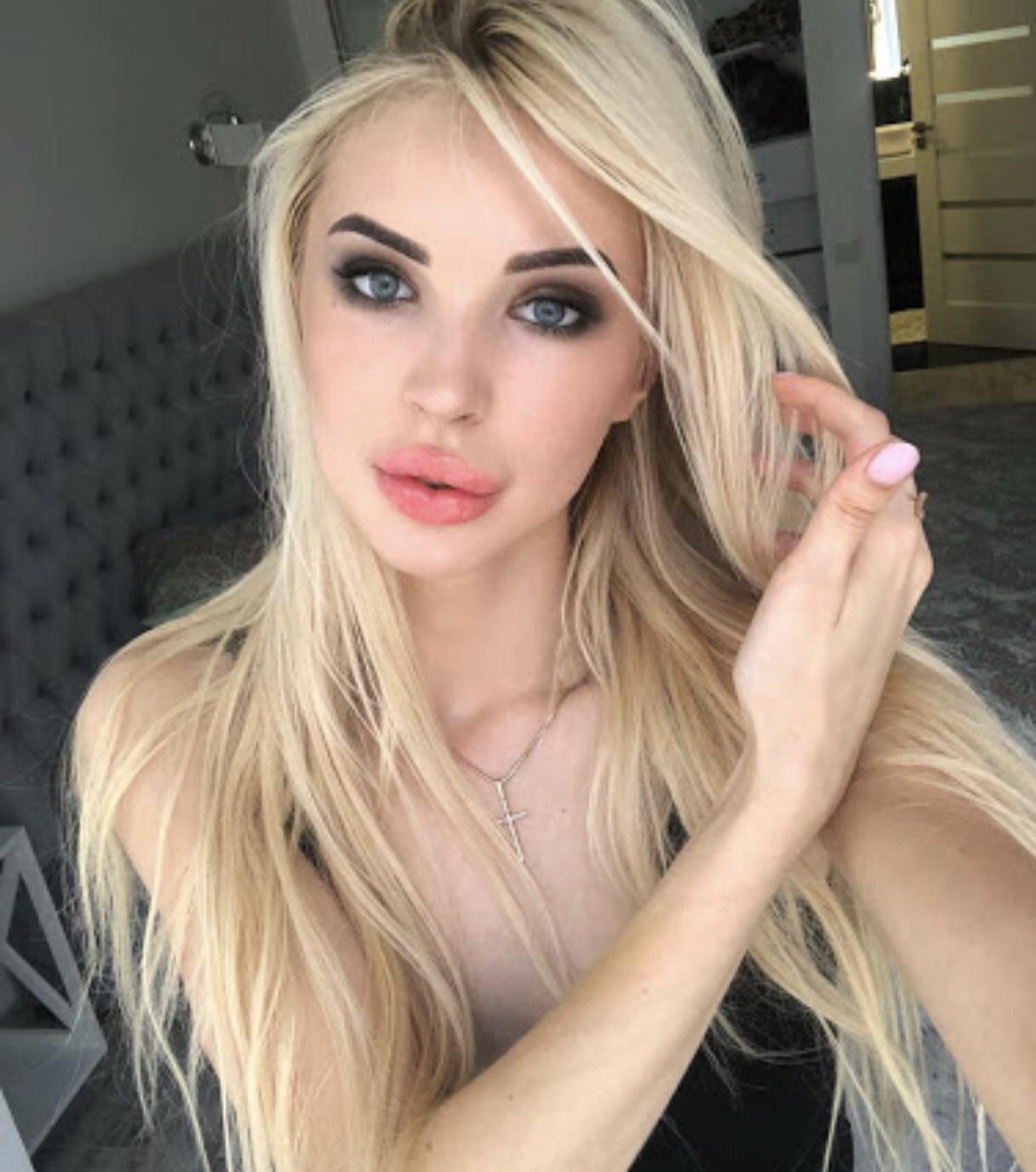 Look at my eye :) | Scrolller