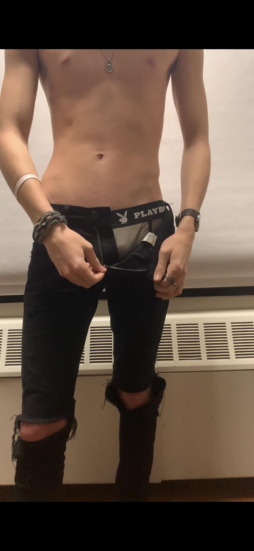 You should be the one unzipping my pants and pulling out my dick! | Scrolller