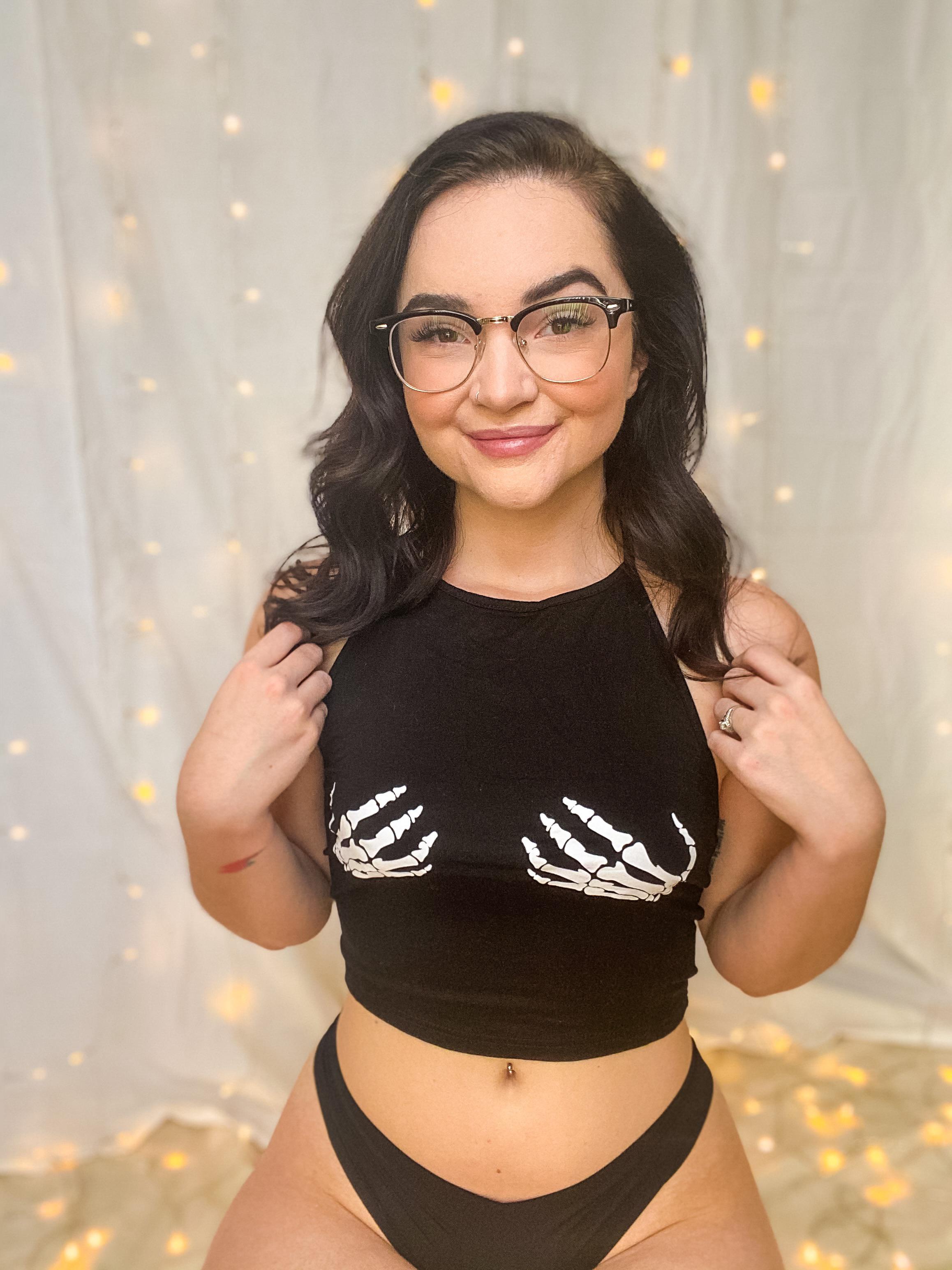 You wanna grab em? 🙈 | Scrolller