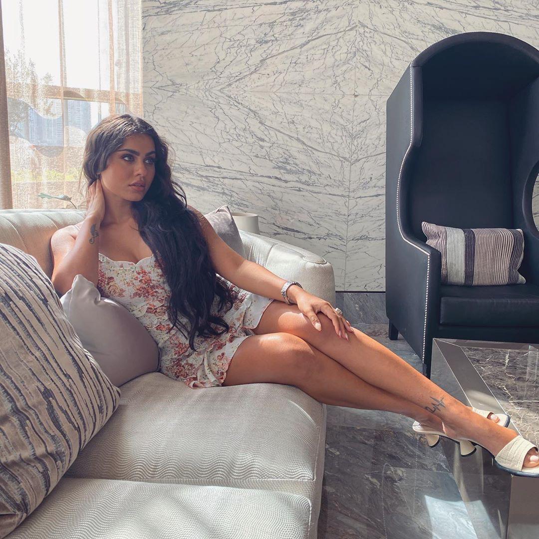 @youmi.kh | Scrolller