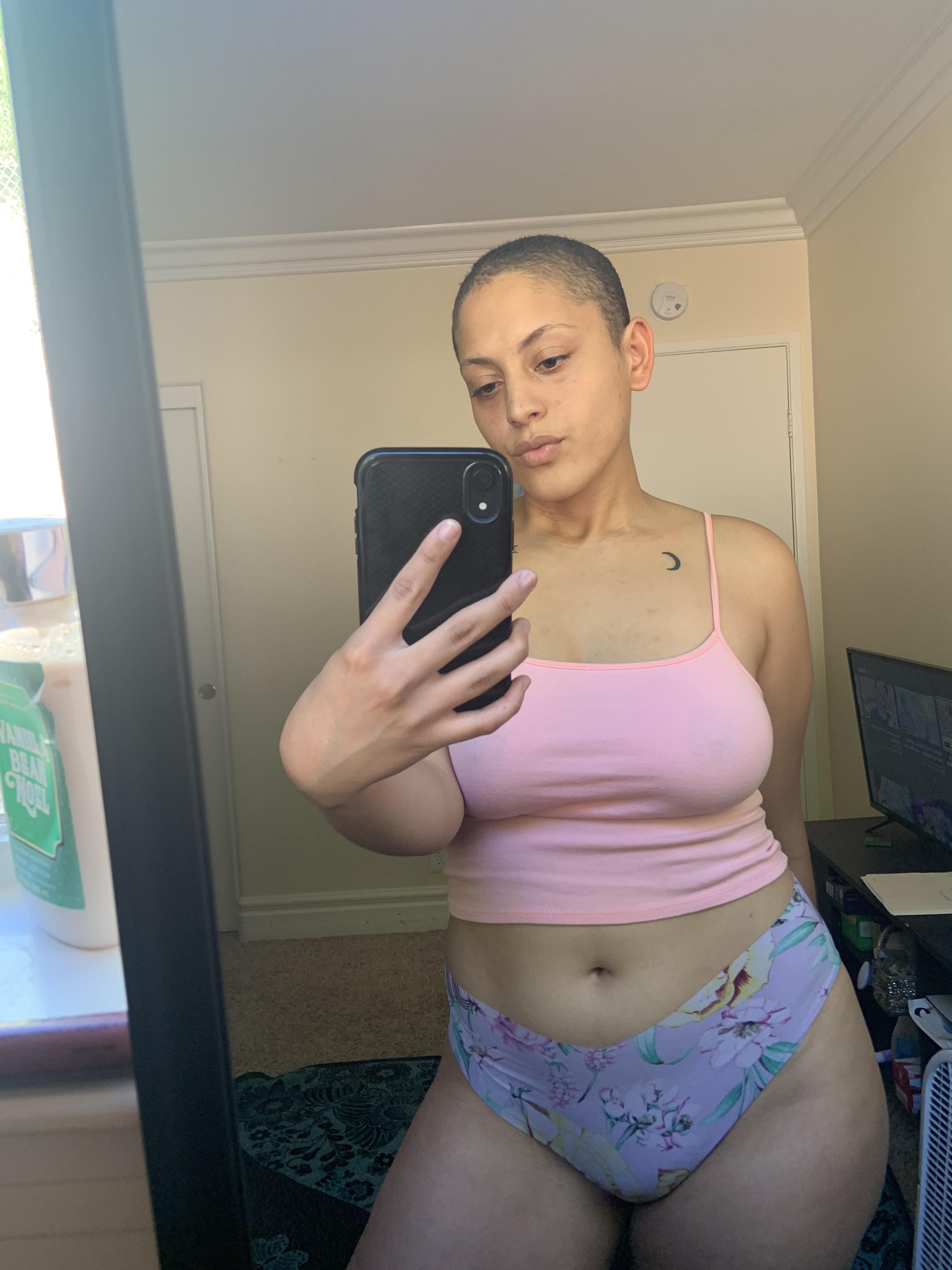 Your favorite short haired hottie 😋 | Scrolller