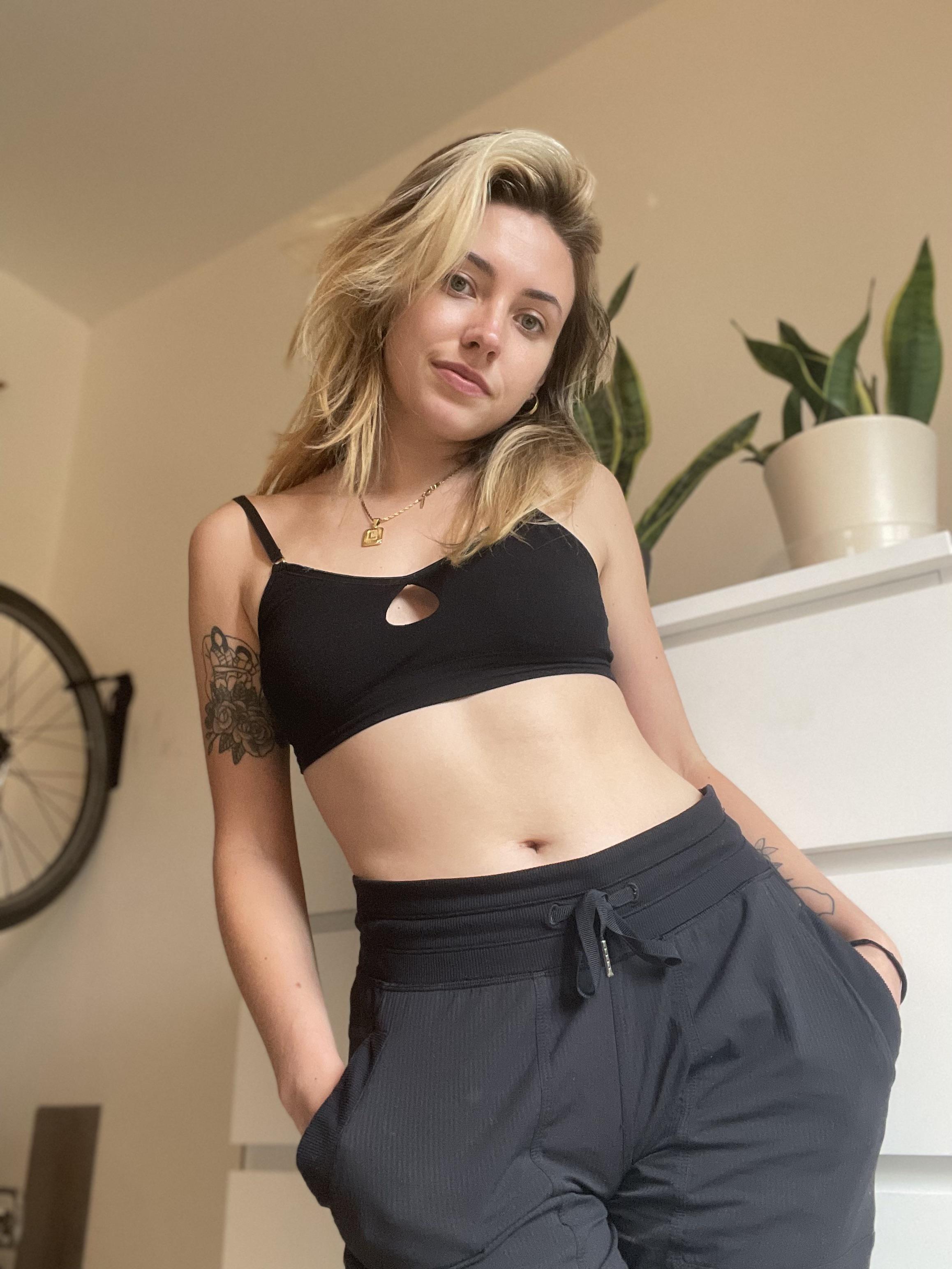 Your neighbor in some lounge wear 👀 | Scrolller