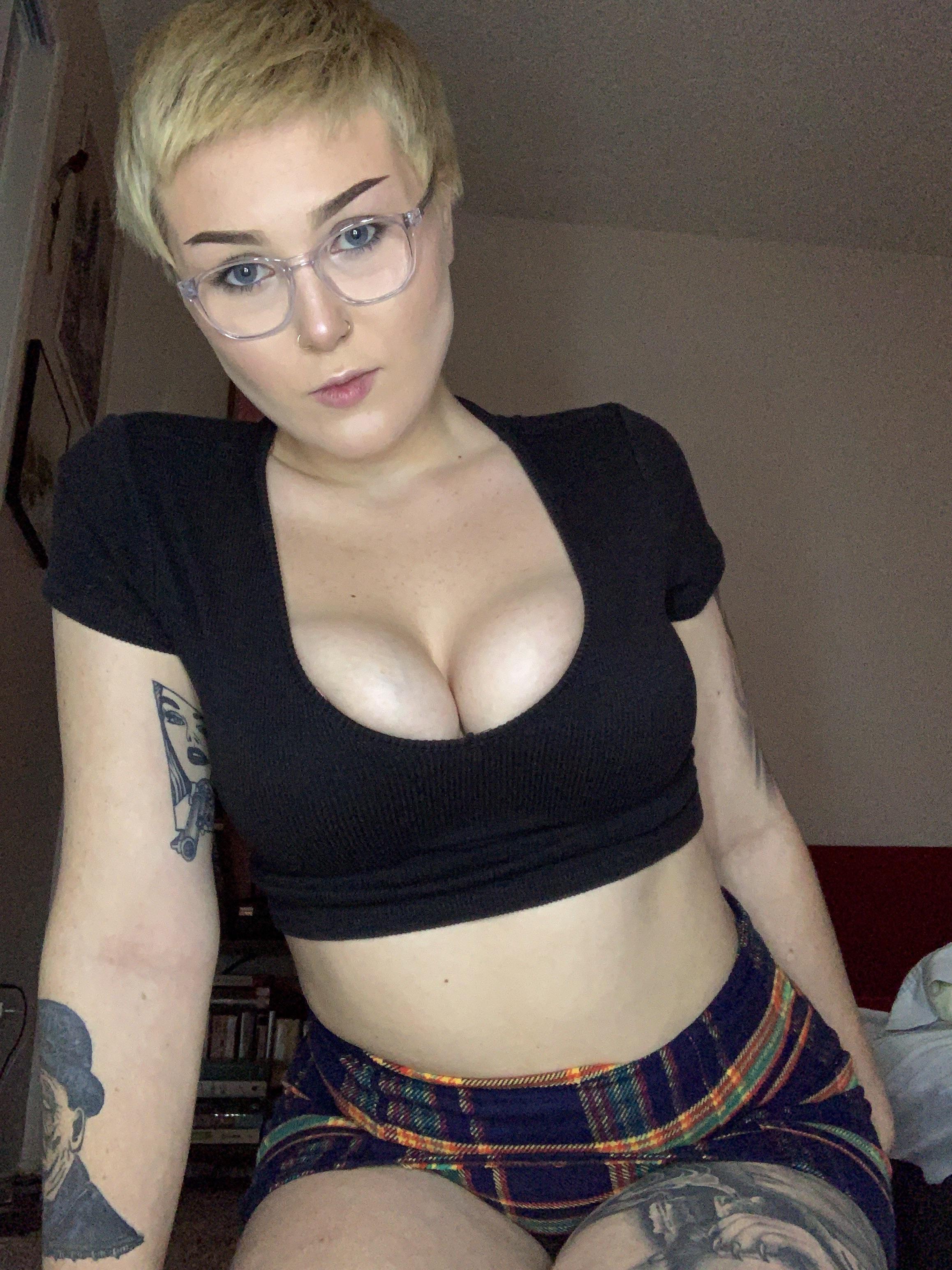 your new alt gf🥳 | Scrolller