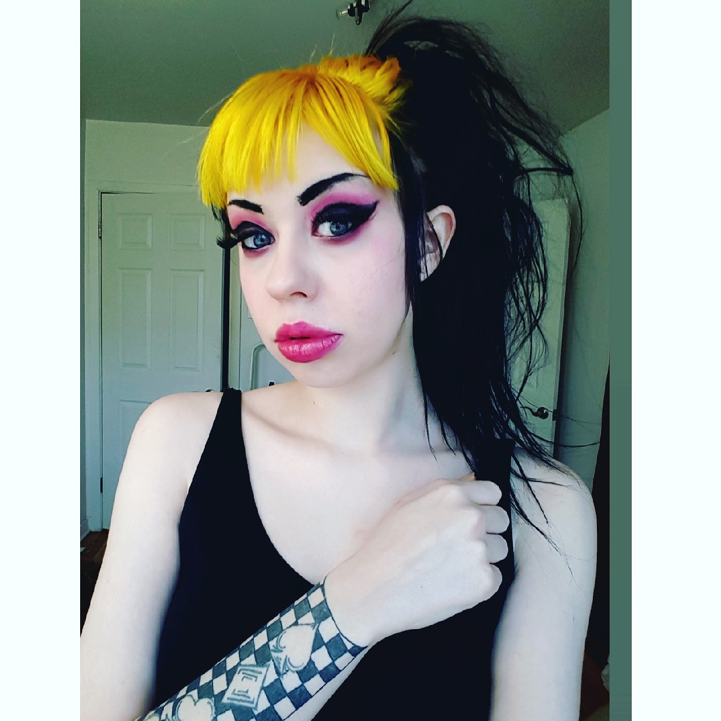 Your fave goth bimbo dom | Scrolller