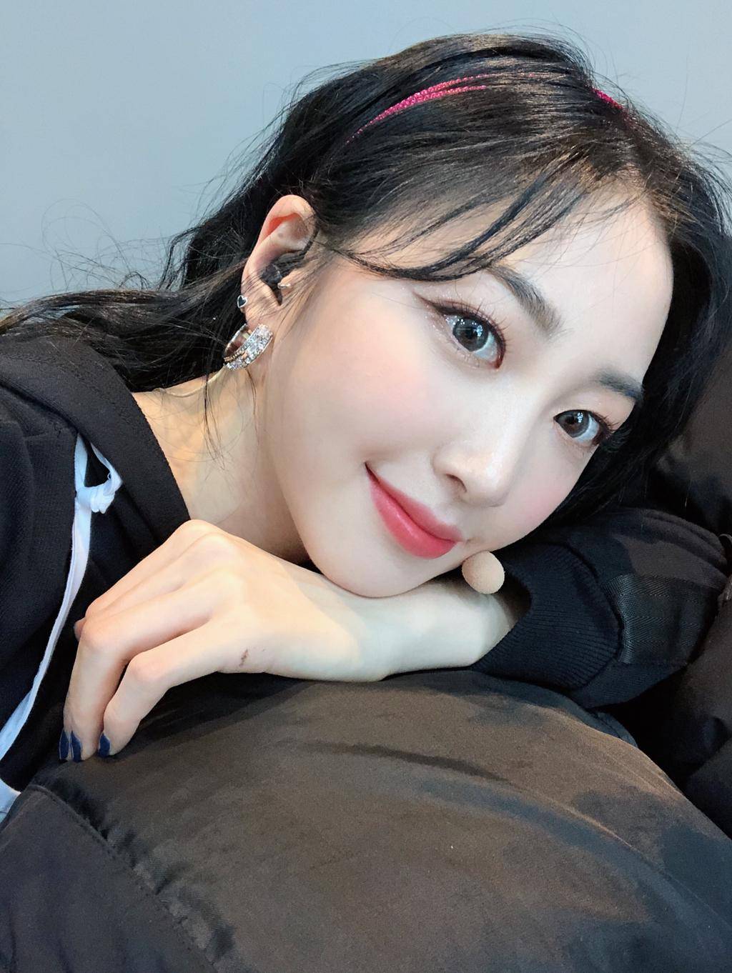 Yukyung Fancafe Update 200311 | Scrolller