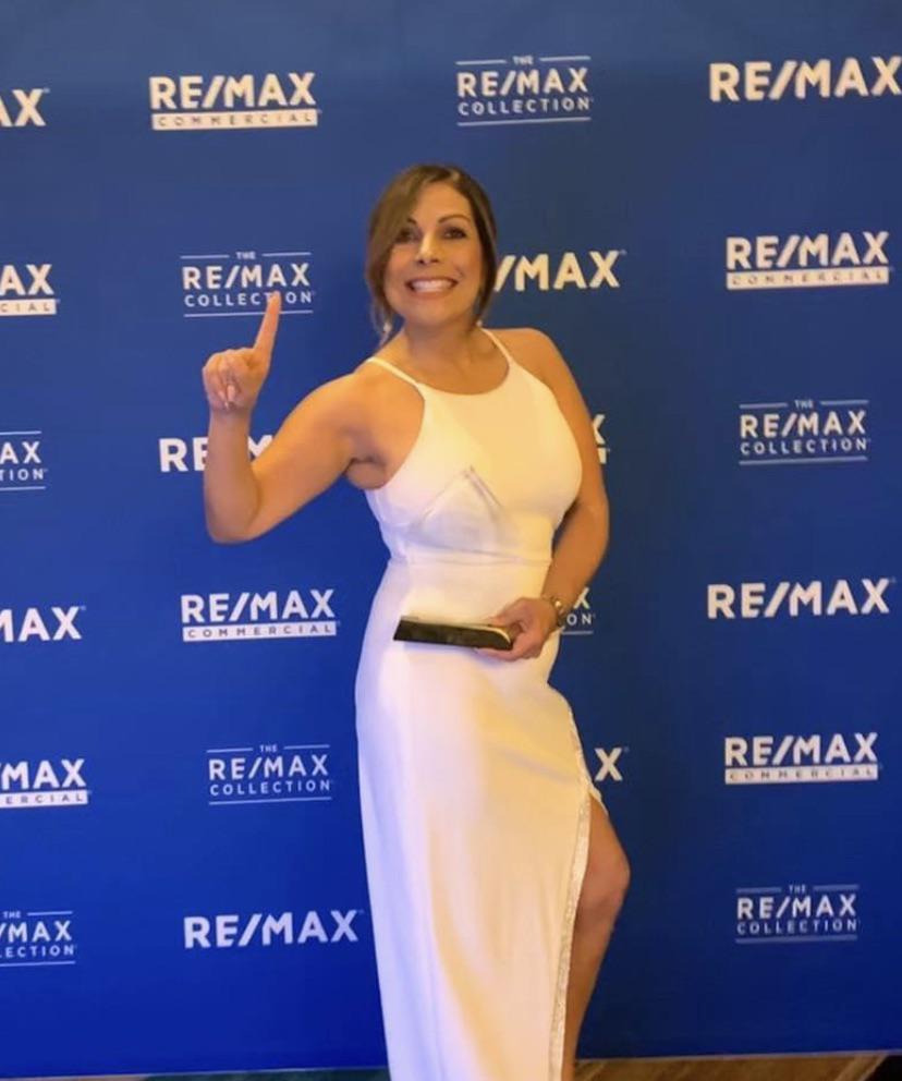 Yummy milf. Fake tits and loves fucking younger men . Dm to talk | Scrolller