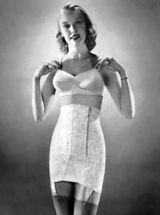 Zippered high waist long line | Scrolller