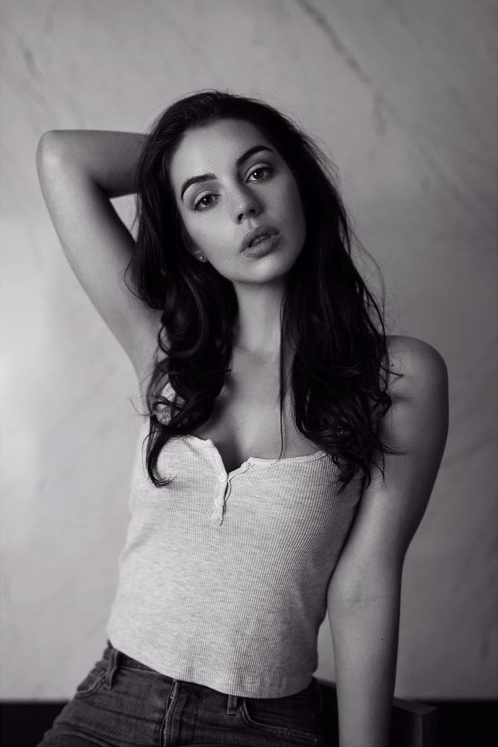 Adelaide Kane | Scrolller