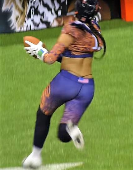 17- Jayne Caldwell | Scrolller