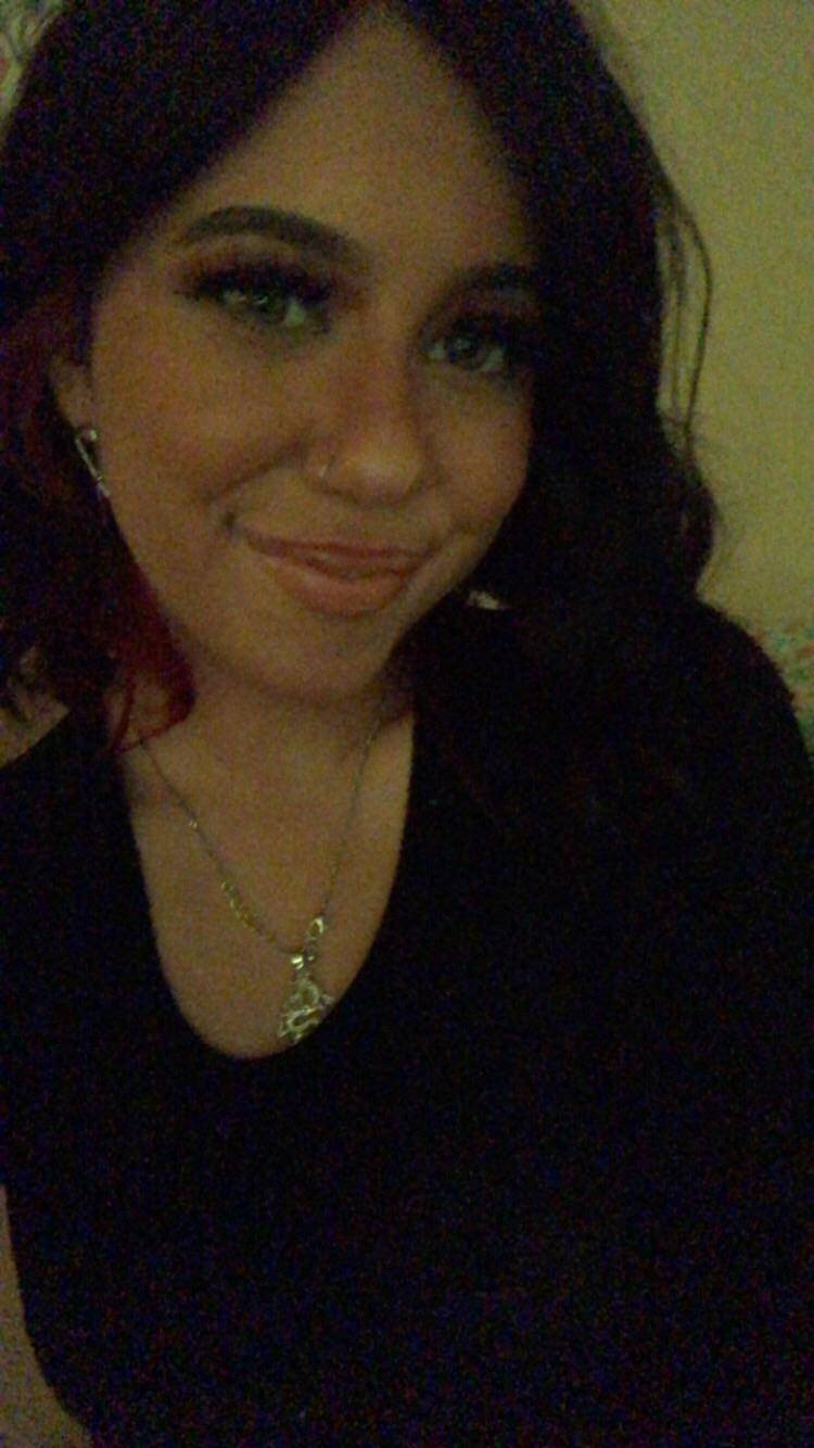 18 [F4M] Upvote and comment!! for some pics of me ;) add me on snap for them and my prices I ...