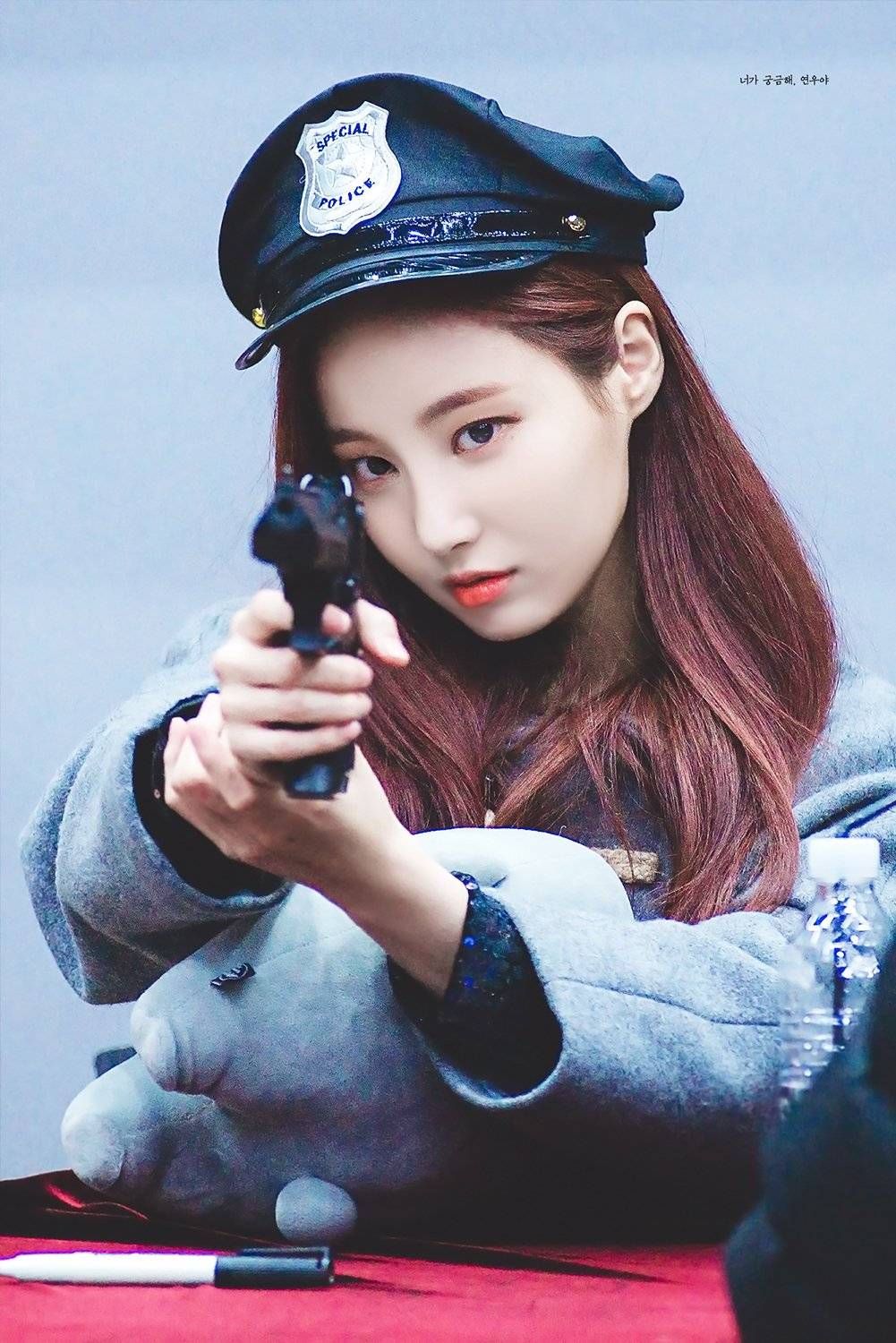 180119 Yeonwoo @ Gimpo Fan Sign | Scrolller