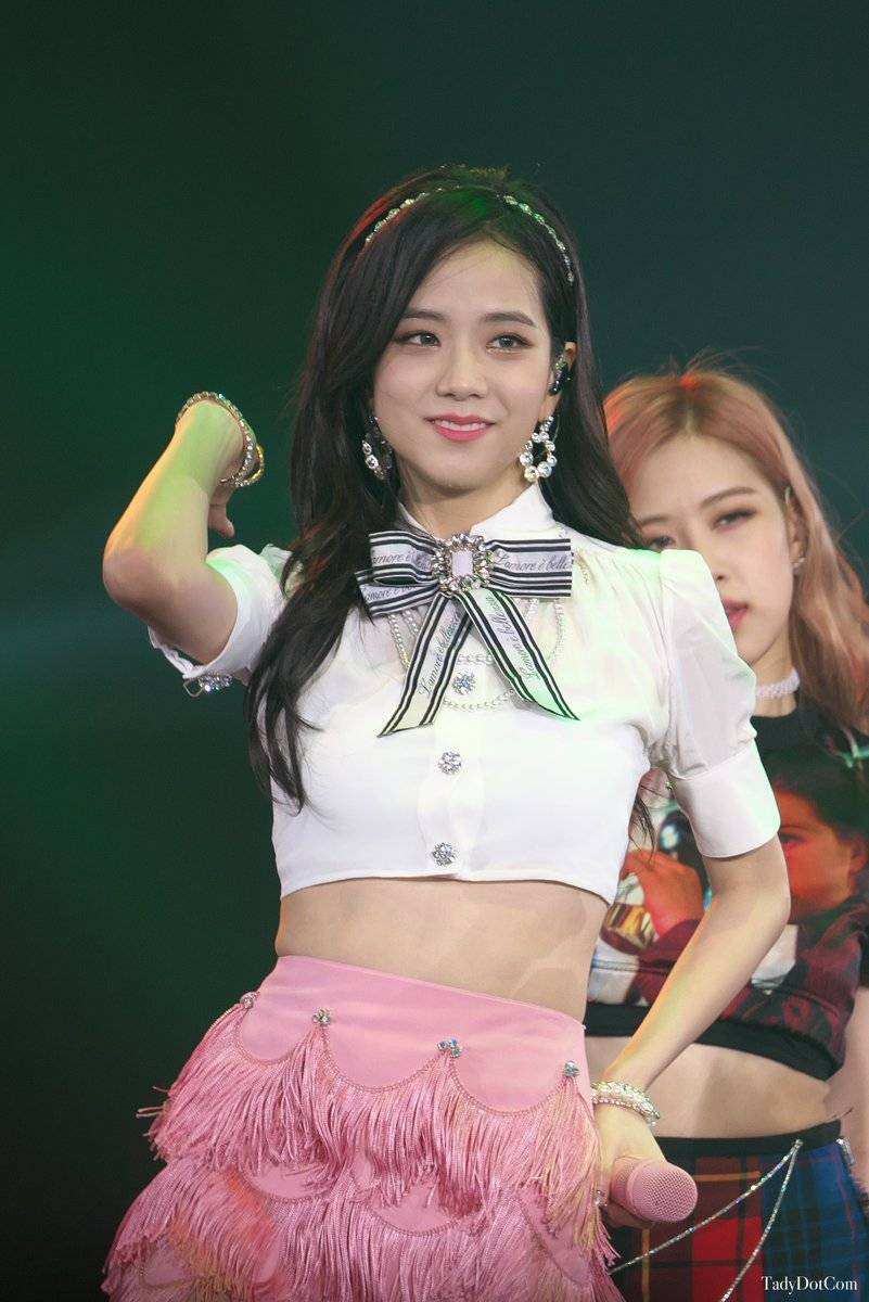 180725 Jisoo | Scrolller