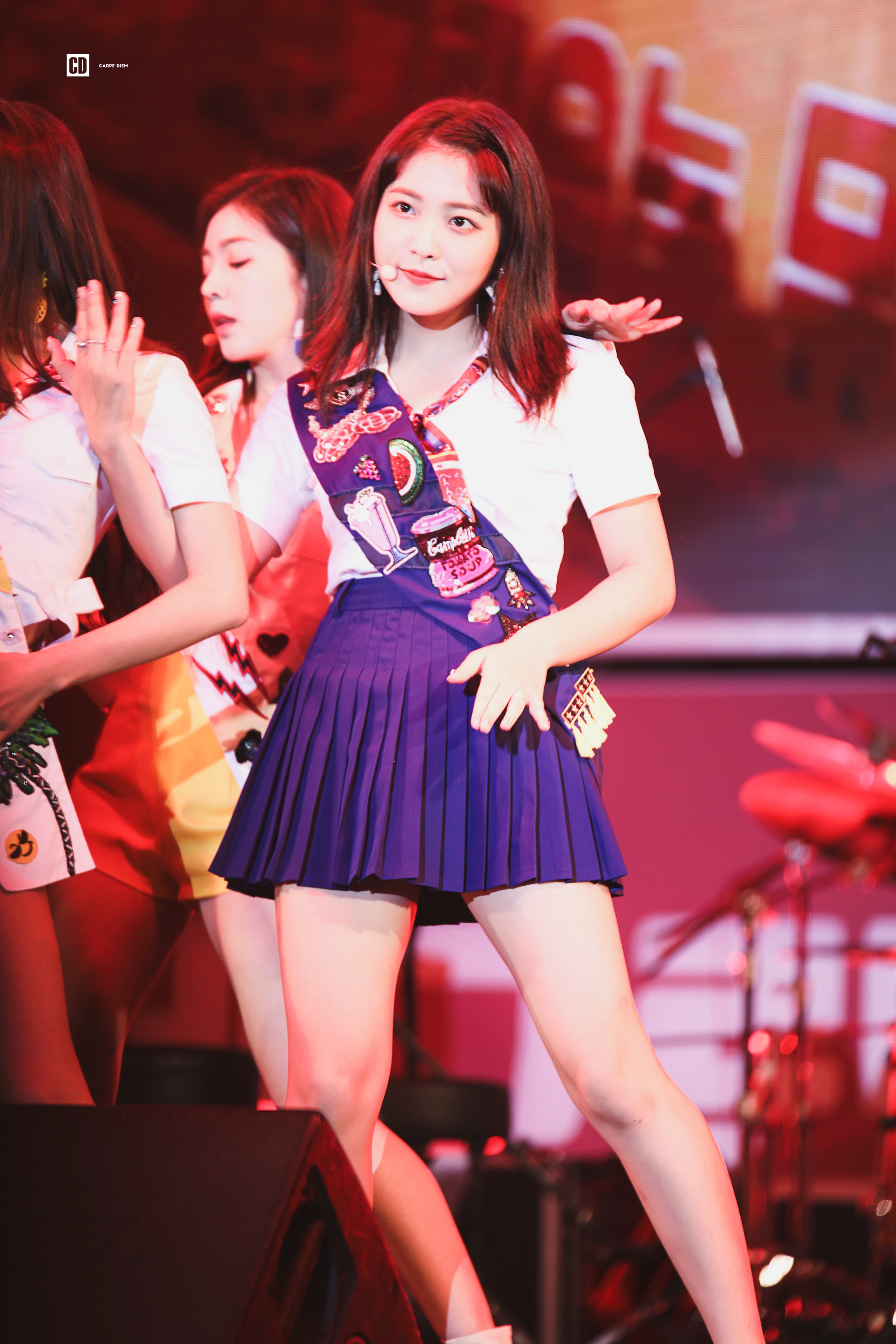 180916 Yeri | Scrolller