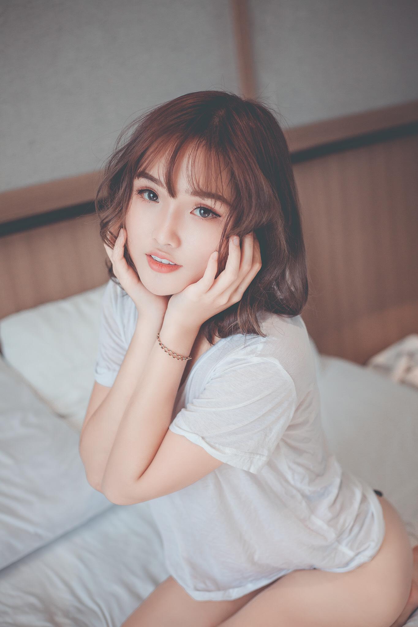 19 f doing my girl next door look | Scrolller