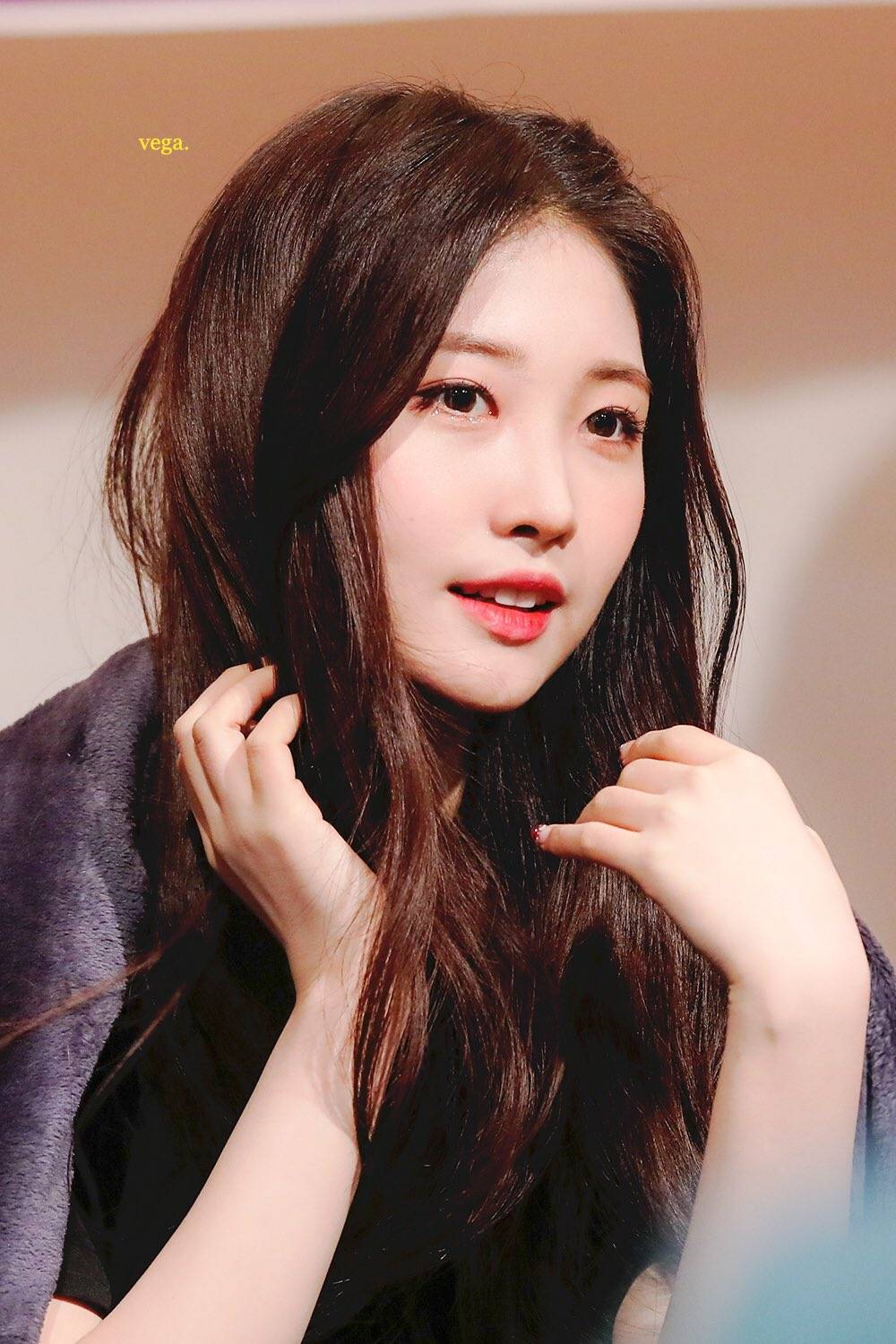 190421 Sihyeon | Scrolller