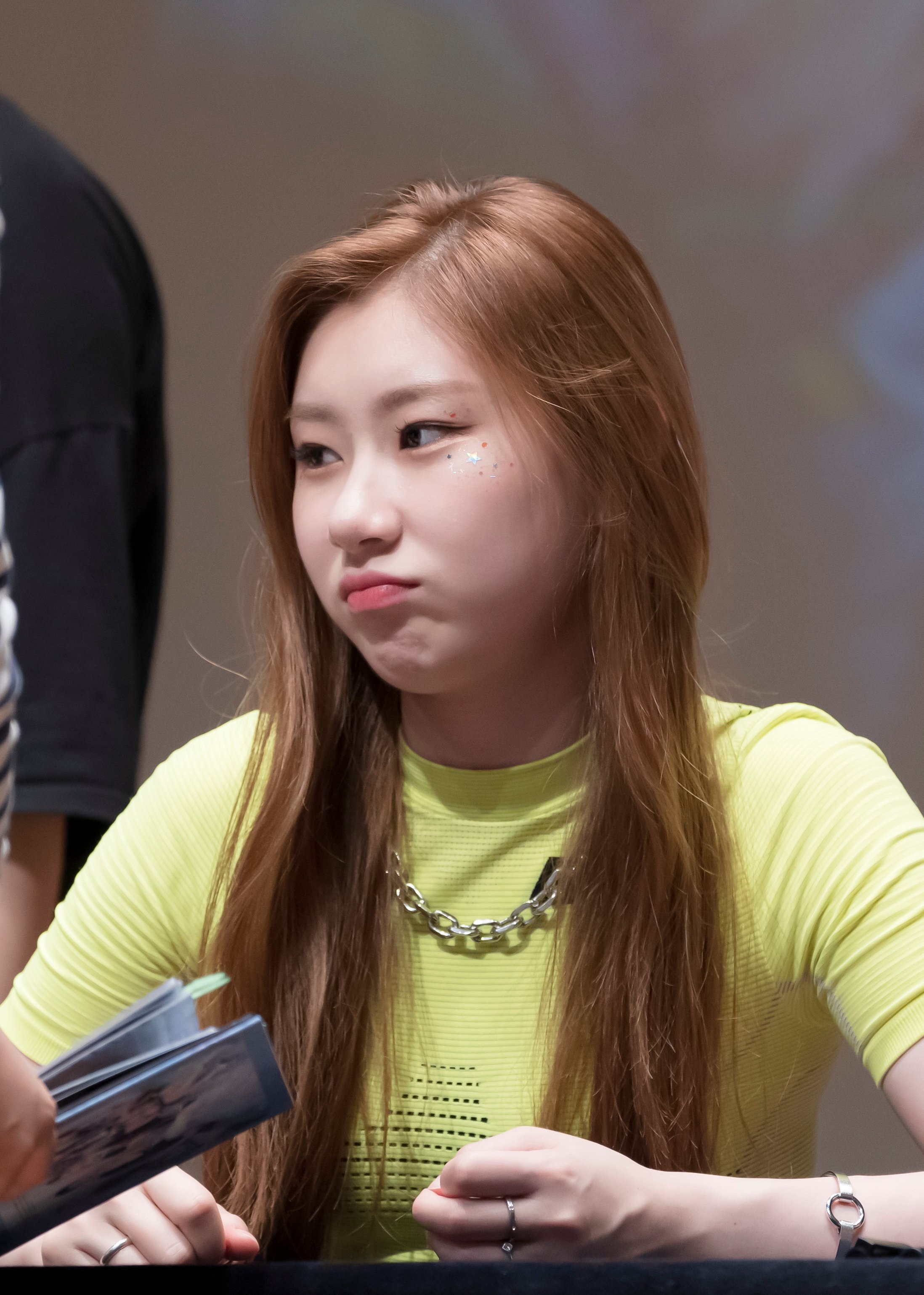 190804 Chaeryeong | Scrolller