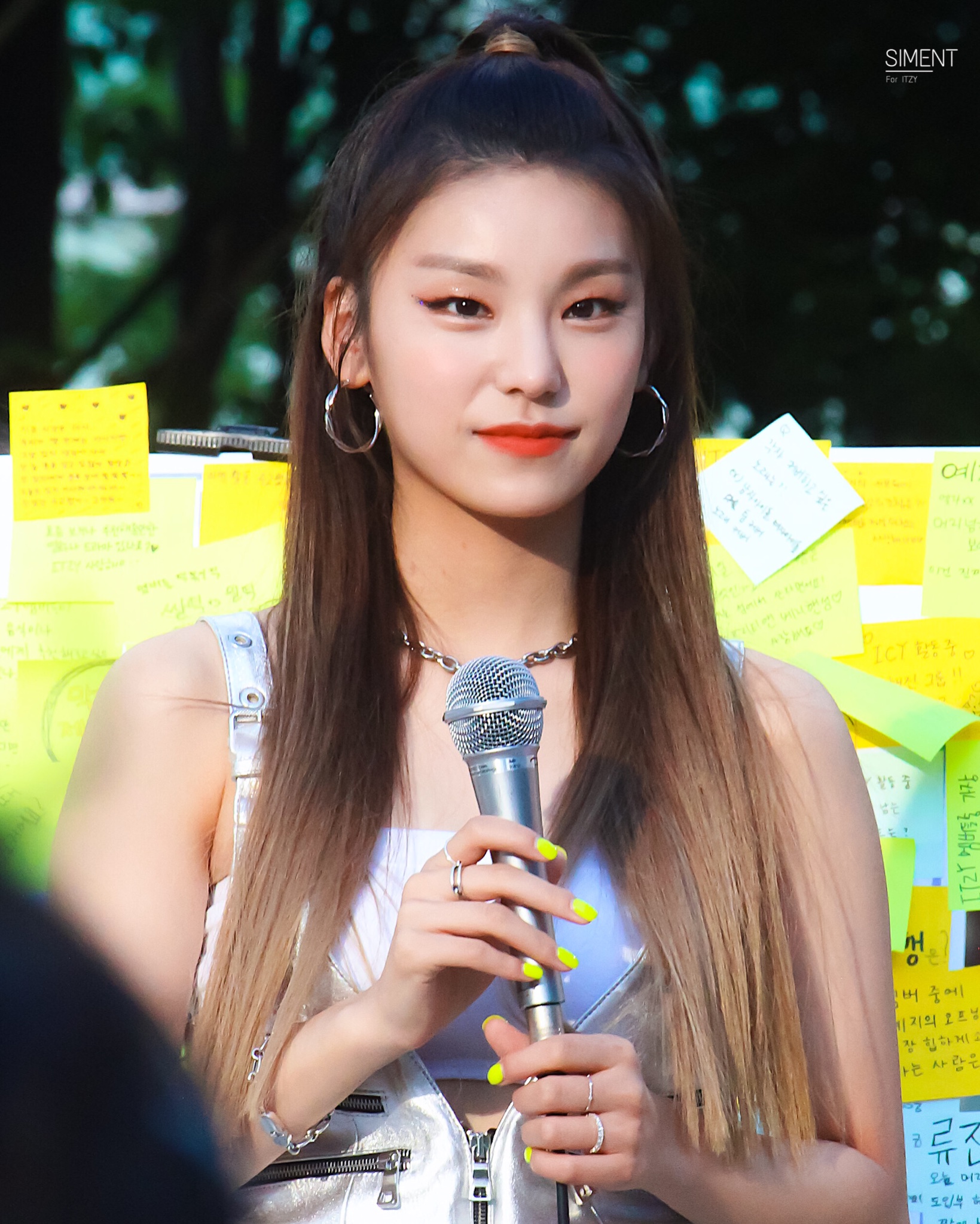 190831 Yeji | Scrolller