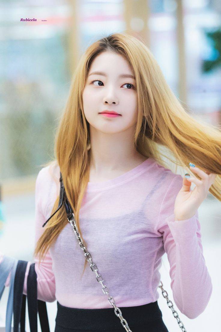 190831 Yeonhee | Scrolller