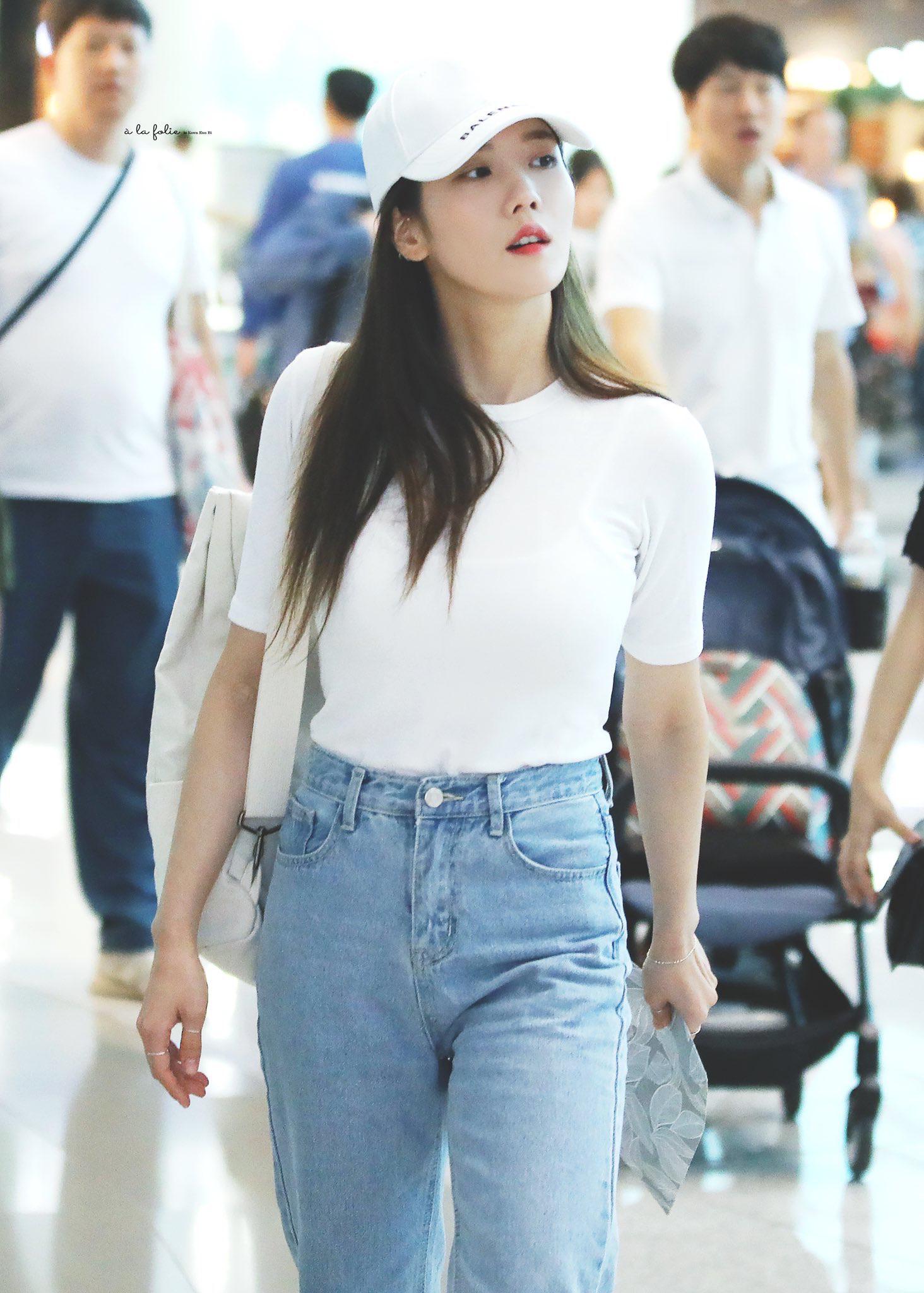 191004 ICN Airport - Make Way For Captain Eunbi~ 💕 | Scrolller