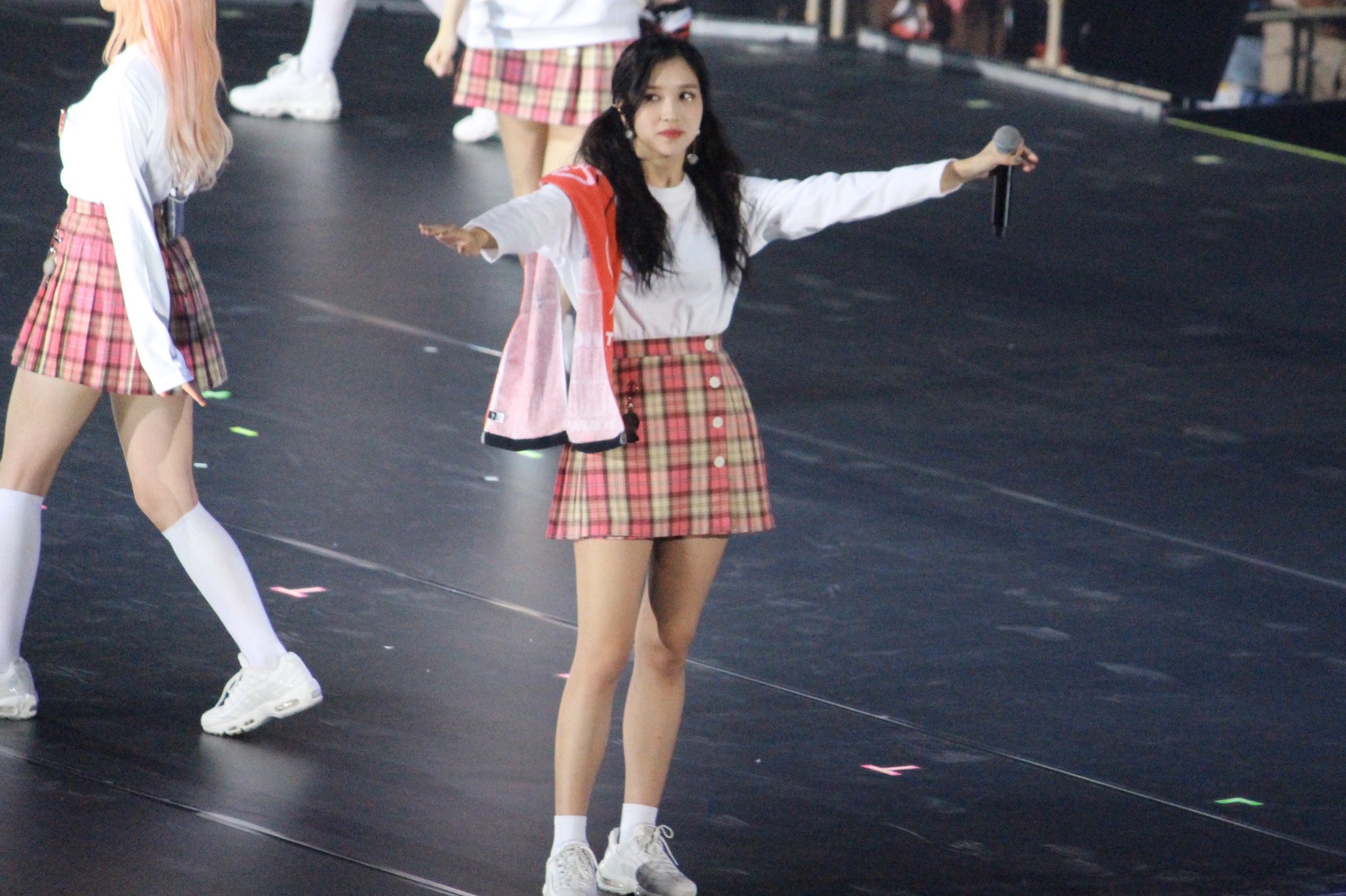 191106 - Cute Mina | Scrolller