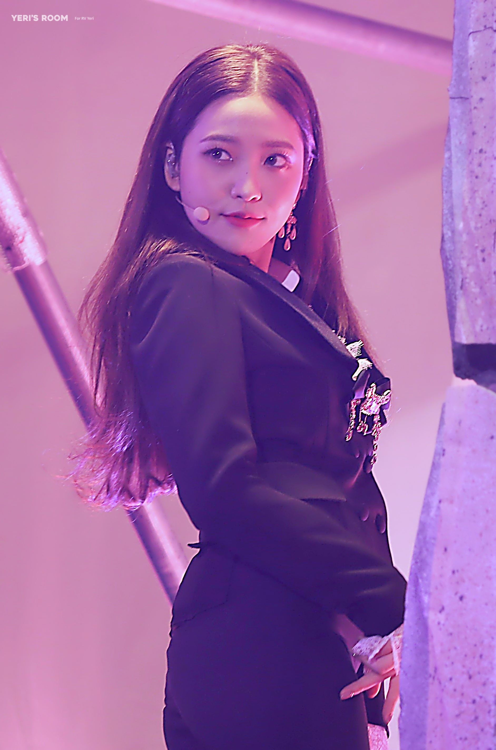 191123 Yeri | Scrolller
