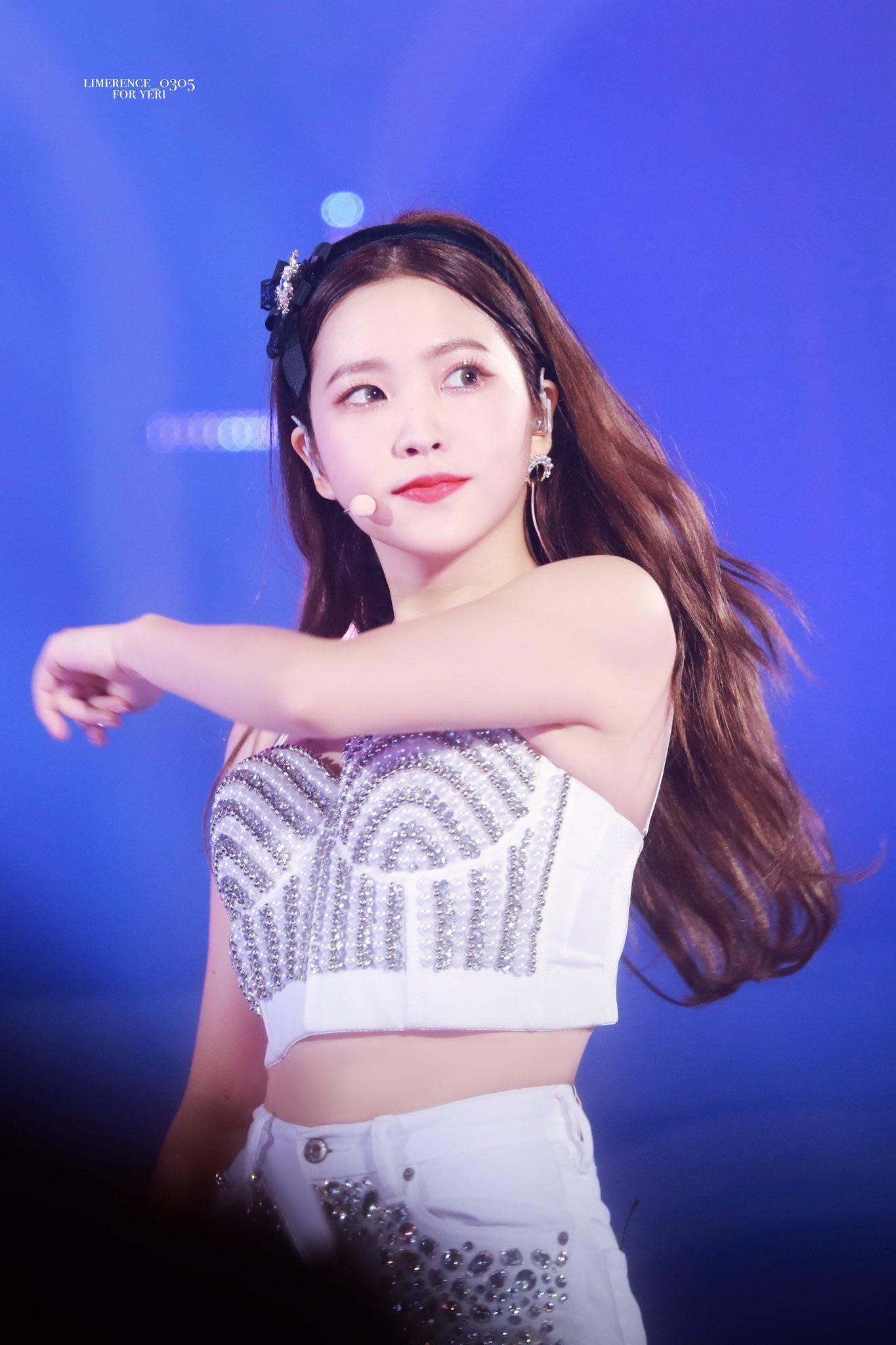 191123 Yeri | Scrolller