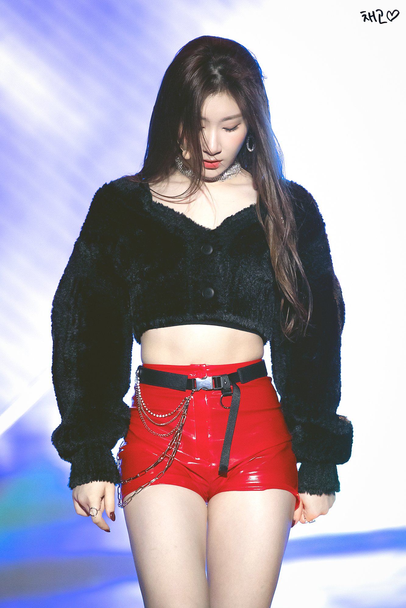 191126 Chaeryeong | Scrolller