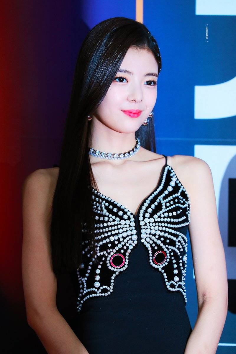 191225 Lia | Scrolller