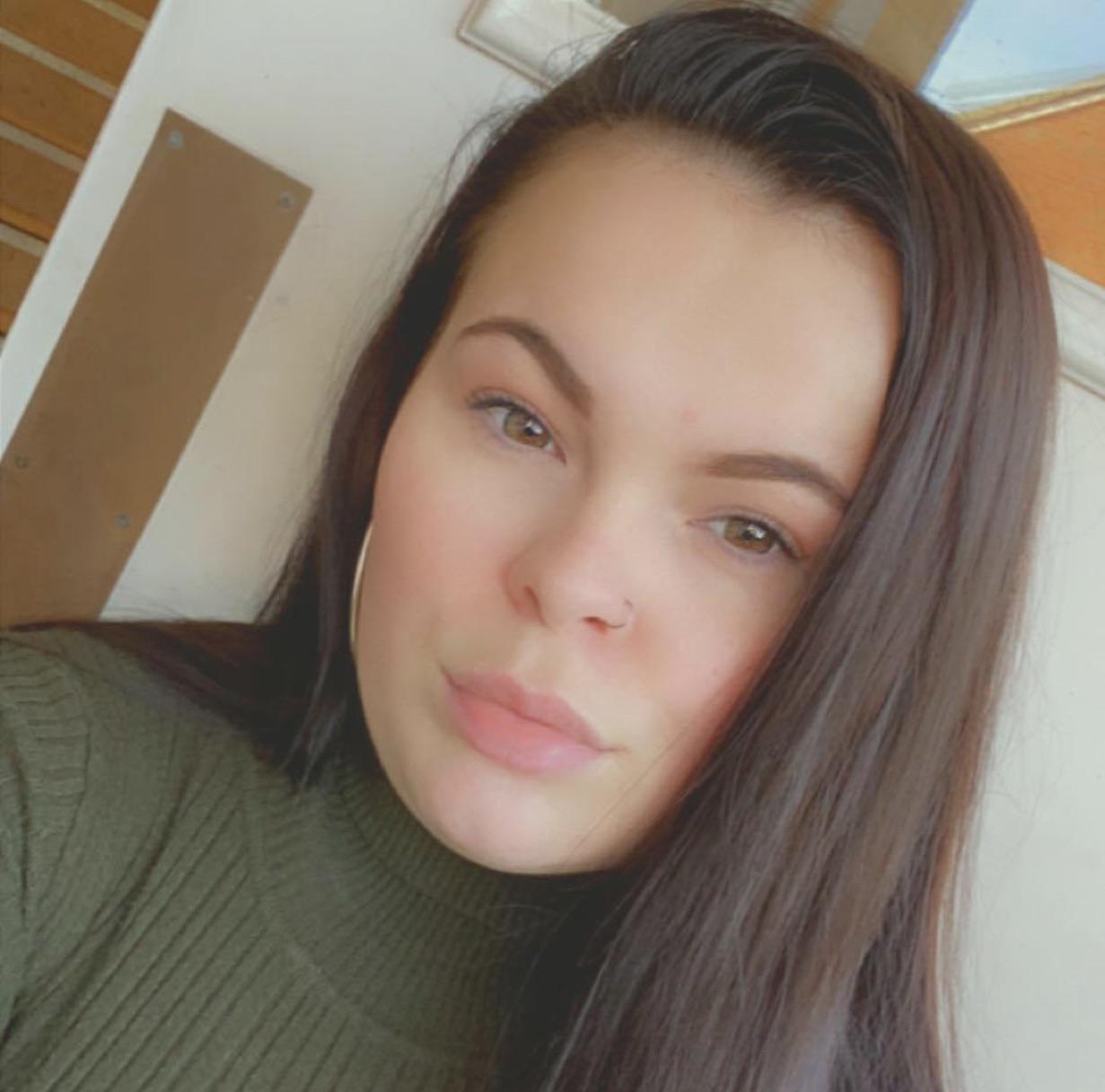 [19F] Hot Or Not?? | Scrolller