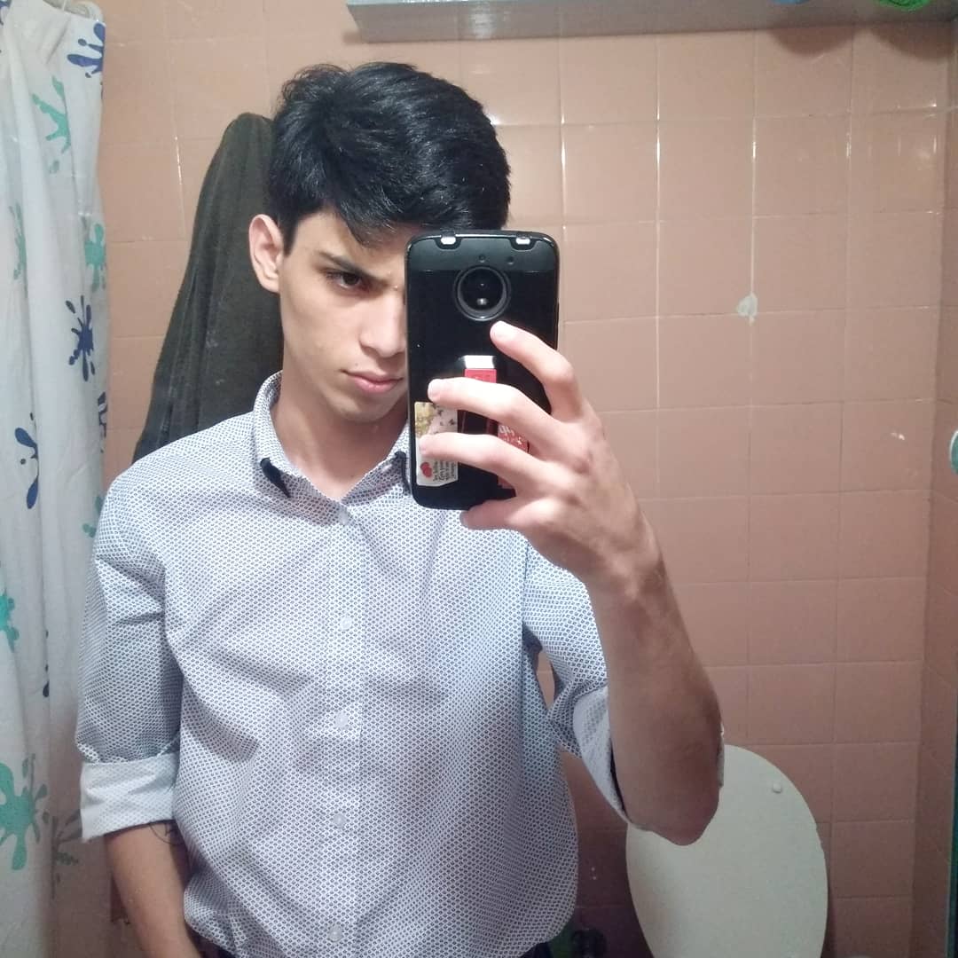 19M looking for cougar 👀 | Scrolller