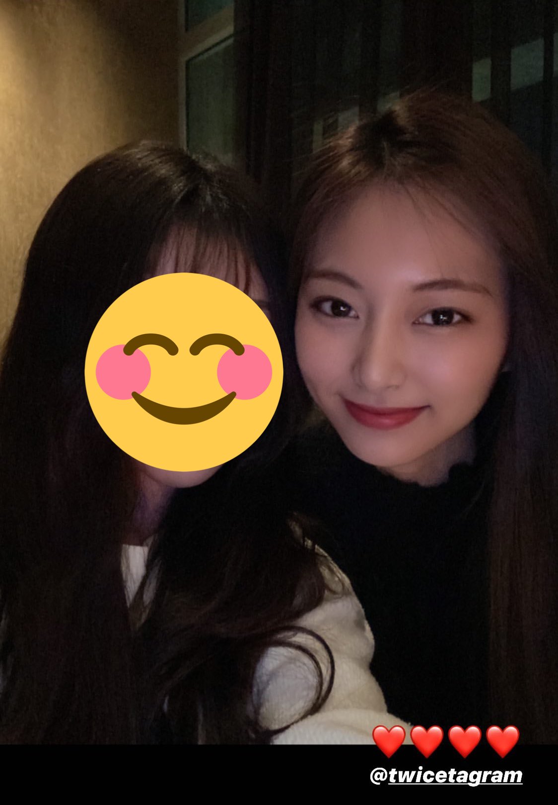 200121 - Tzuyu with a fan | Scrolller
