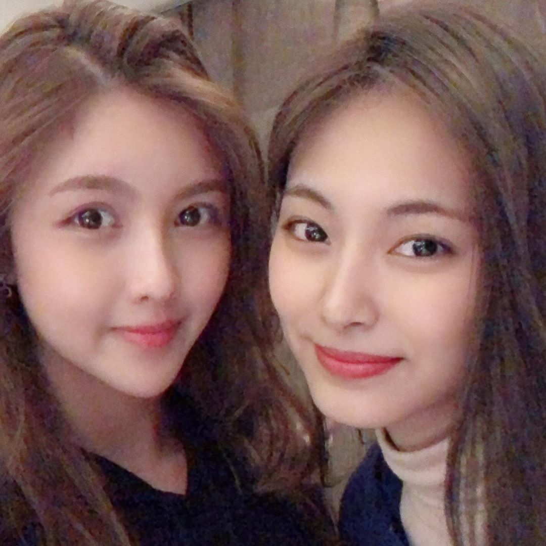 200124 - Tzuyu with a former JYP trainee from Taiwan | Scrolller