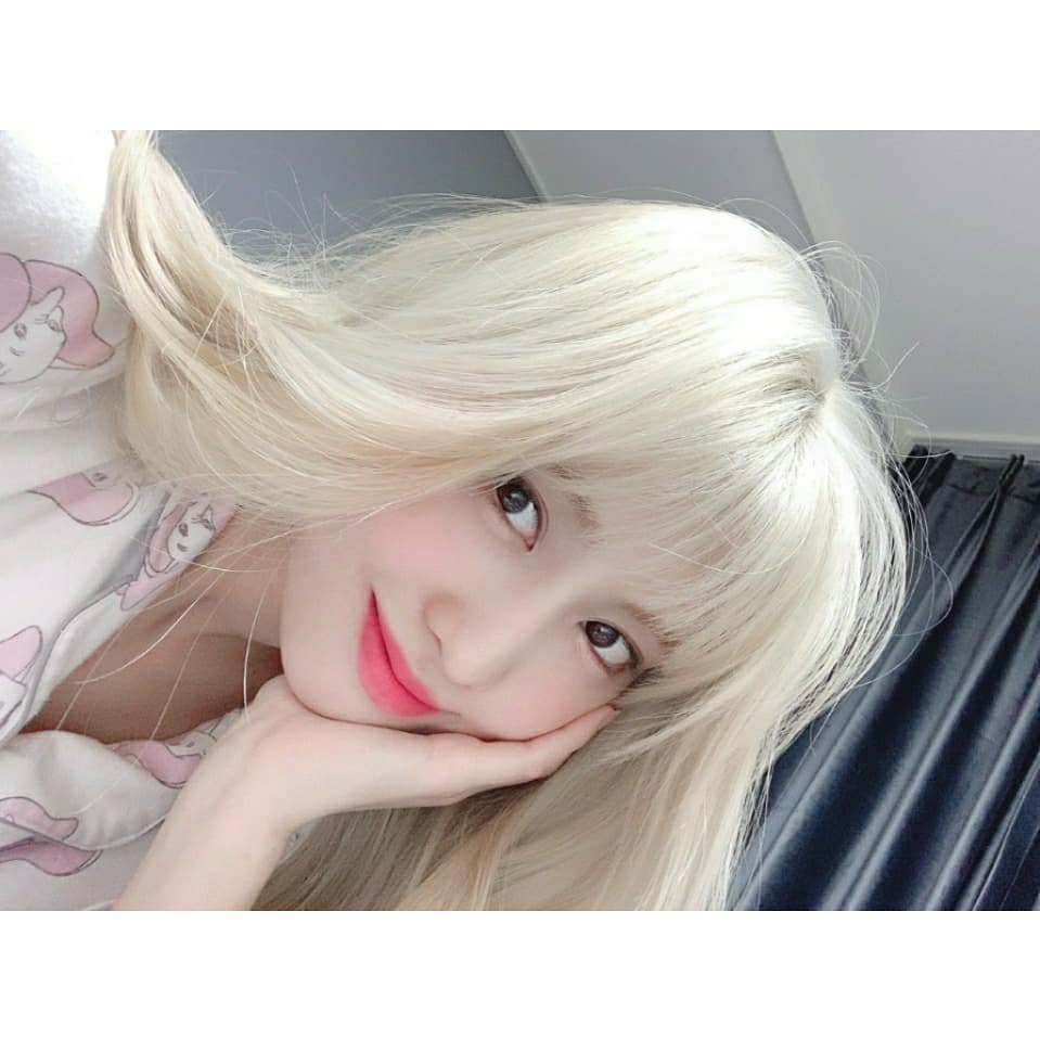 200429 Blonde Momo Selca | Scrolller