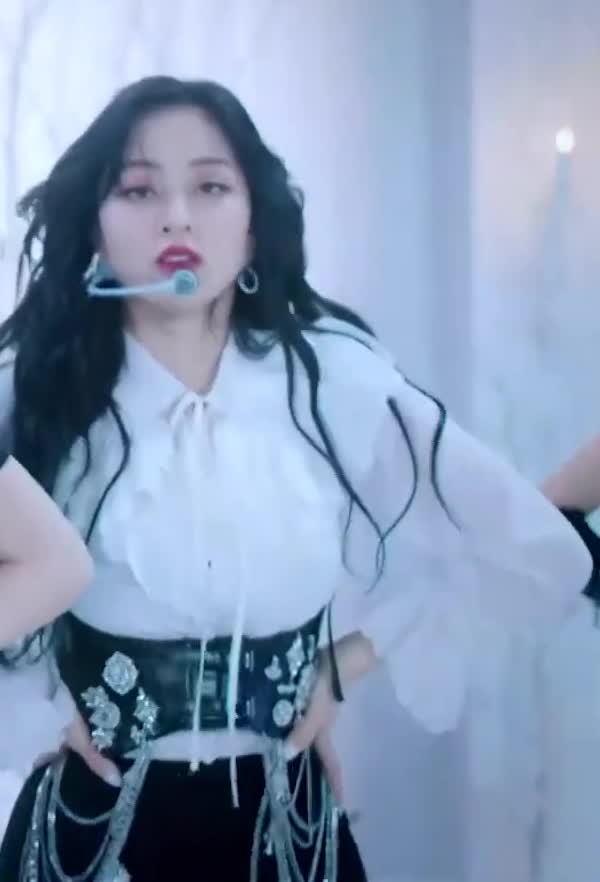 210428 - God Jihyo | Scrolller