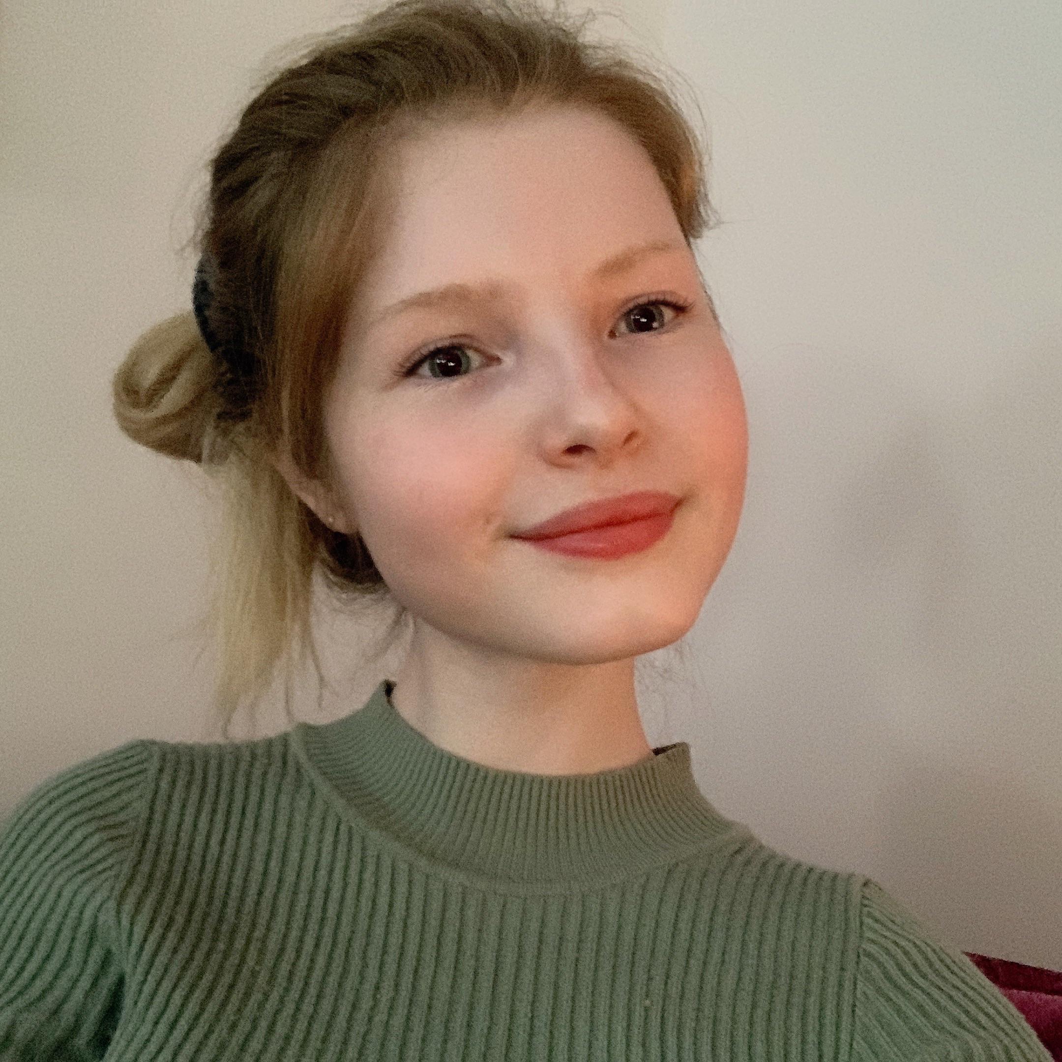 [21F] A quick no makeup selfie because I’m finally feeling confident and pretty without makeup ...