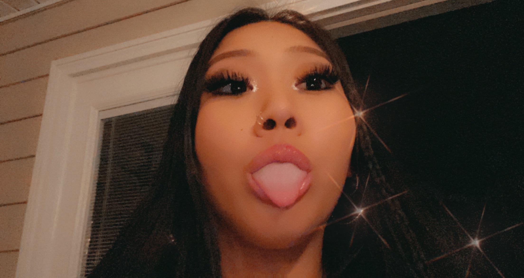 👁👅👁 22 | Scrolller