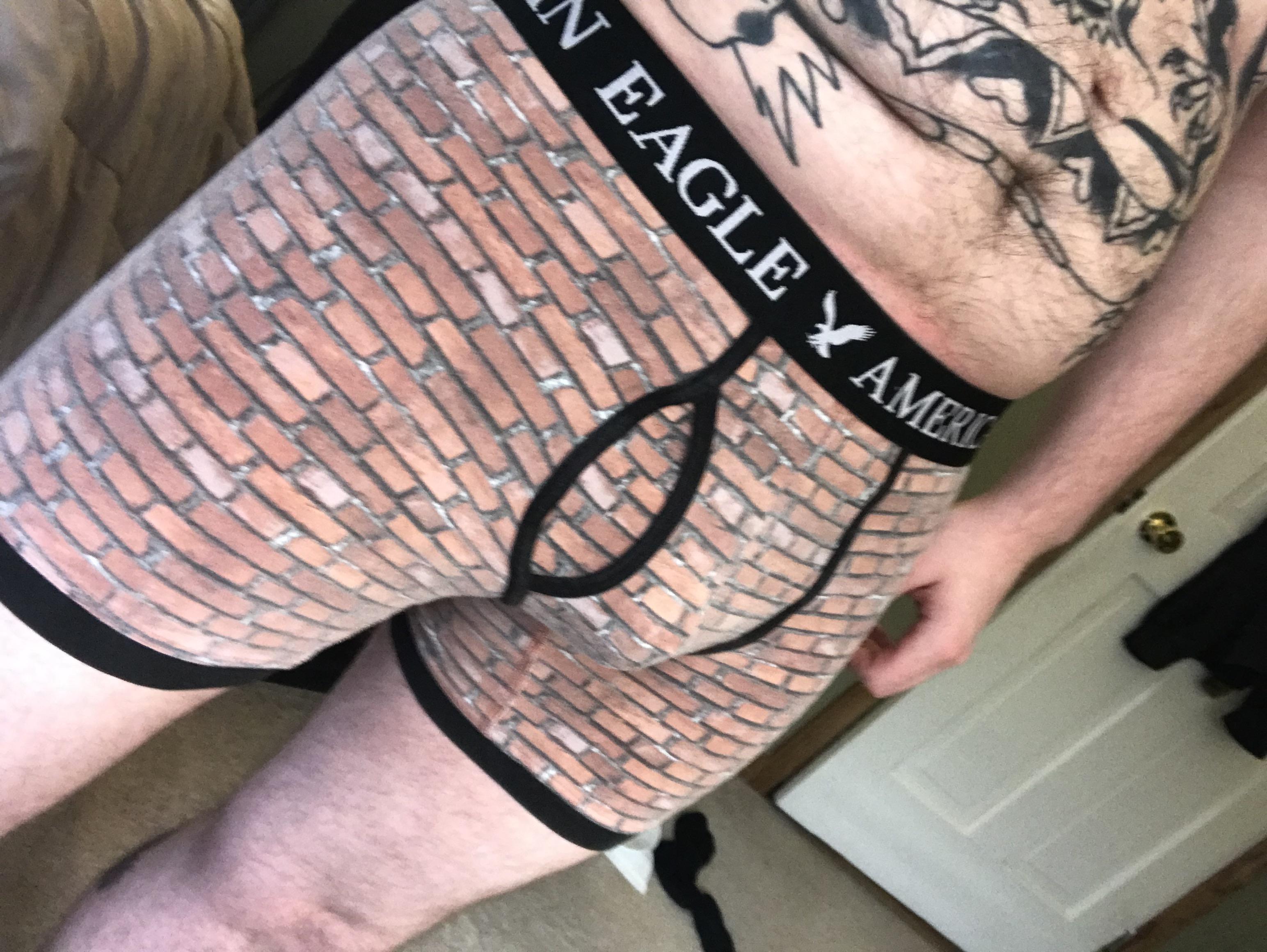 [22] he’s a brick.. house 😉 | Scrolller