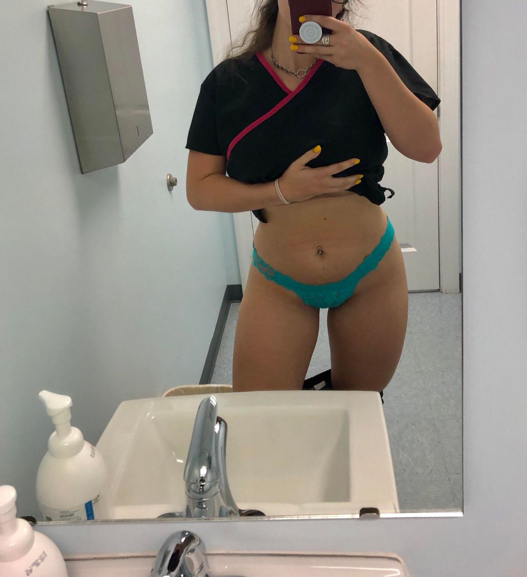 (22F) being dirty on my lunch break, what’s new? | Scrolller