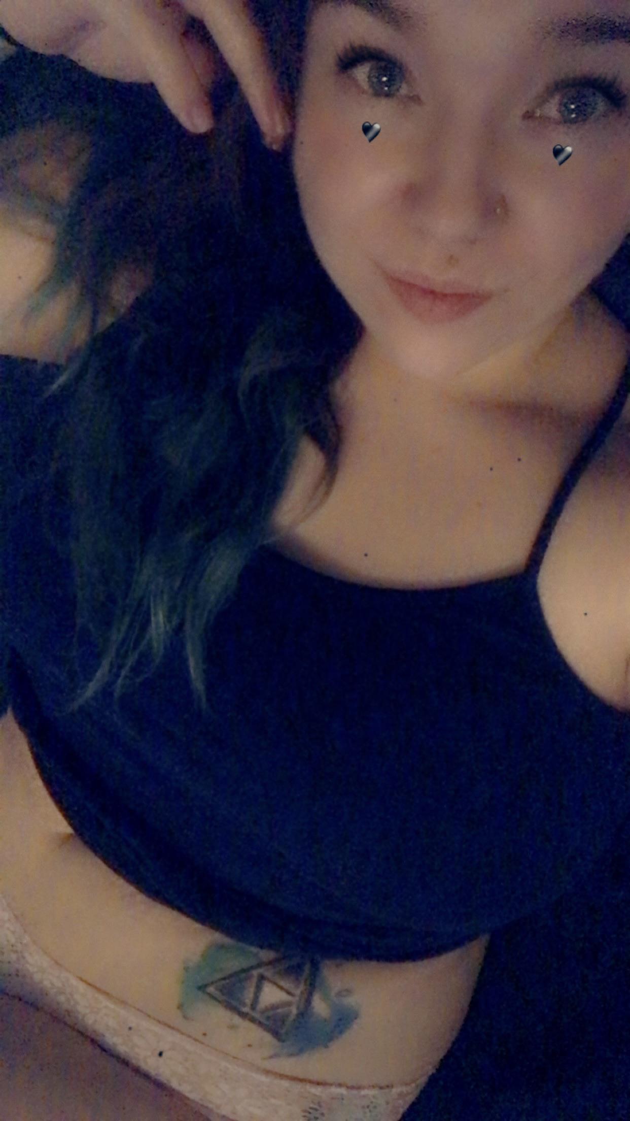 28, Bedtime selfie 😴💋 | Scrolller