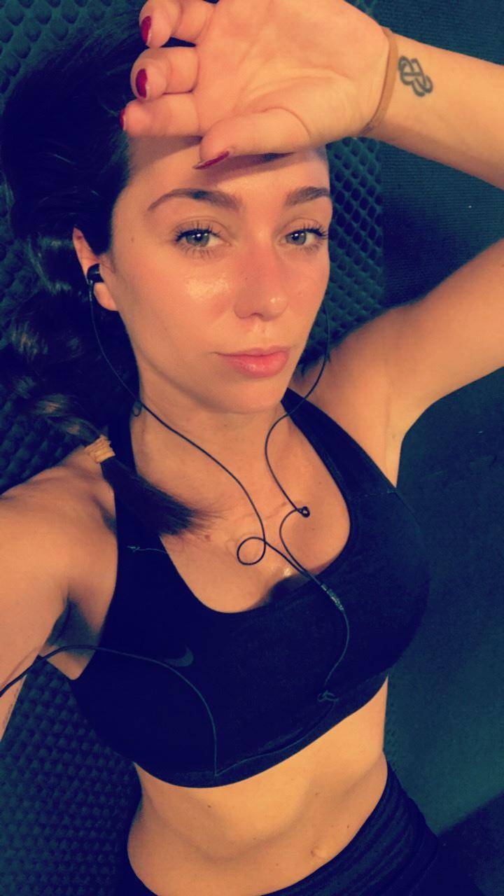 28 year old wife. Send a fully clothed pic of yours for a response. Kik: Jesterx1x | Scrolller