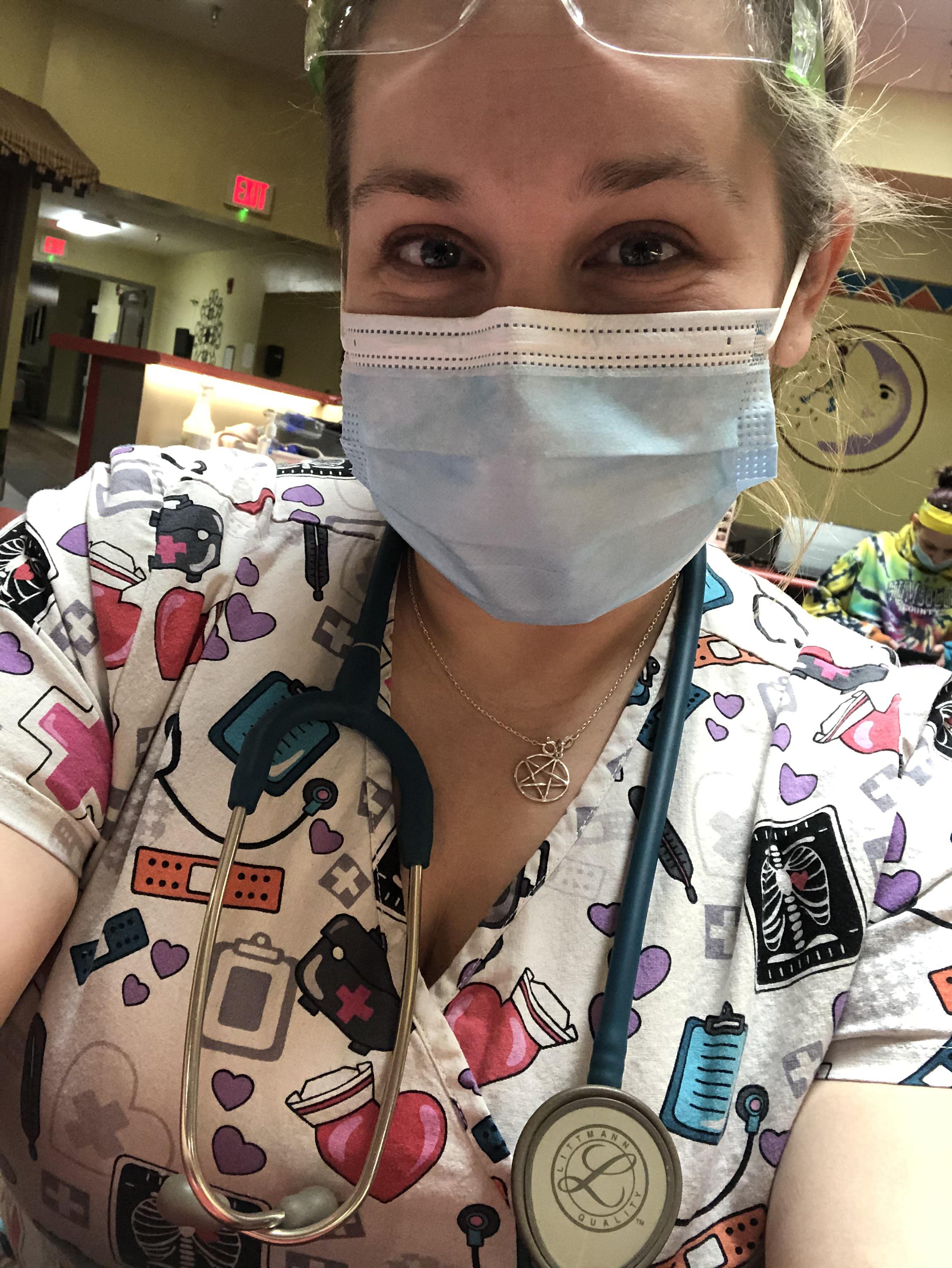 [29F] downhill slide of a 16 hour shift🤩 things starting to get silly here at 3am | Scrolller