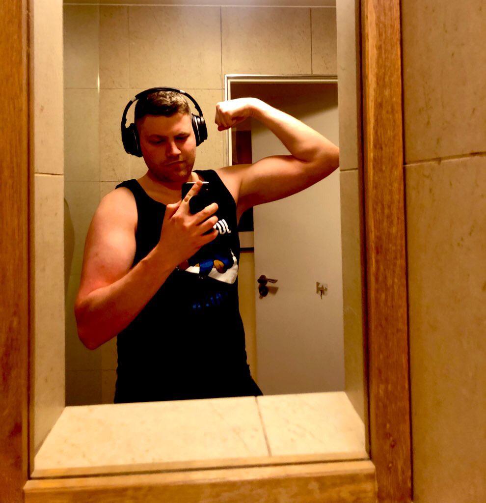 Looking for smoking bud - ideally a kinky dilf 😁 | Scrolller