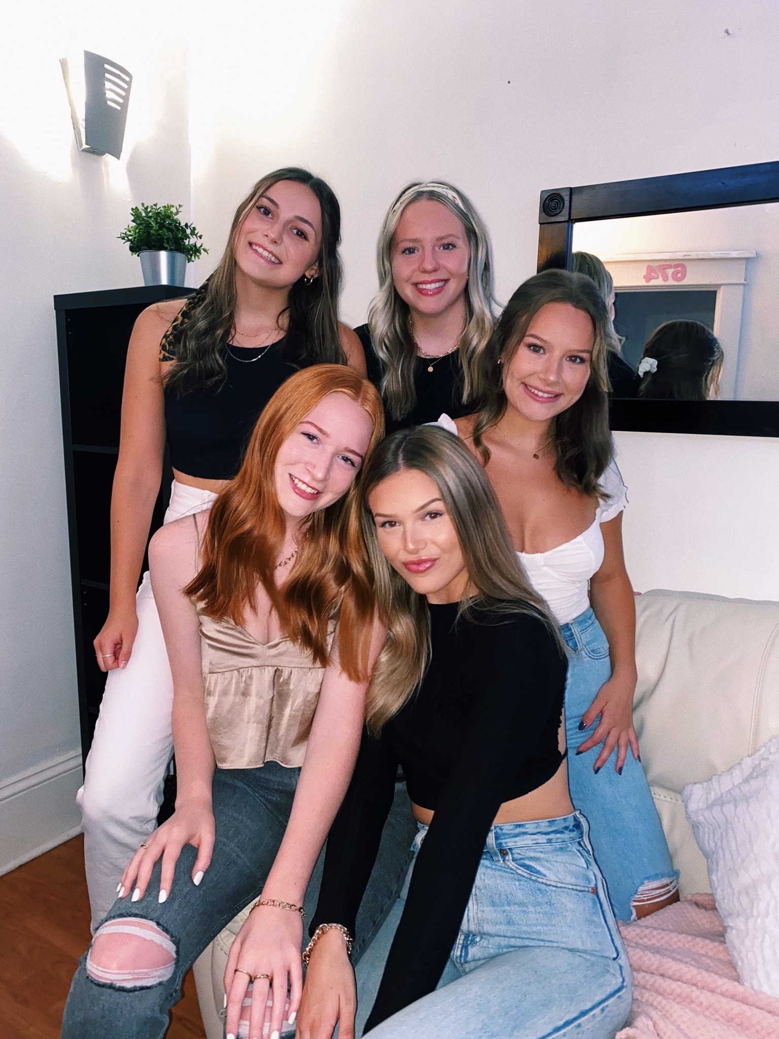 [5] house party | Scrolller